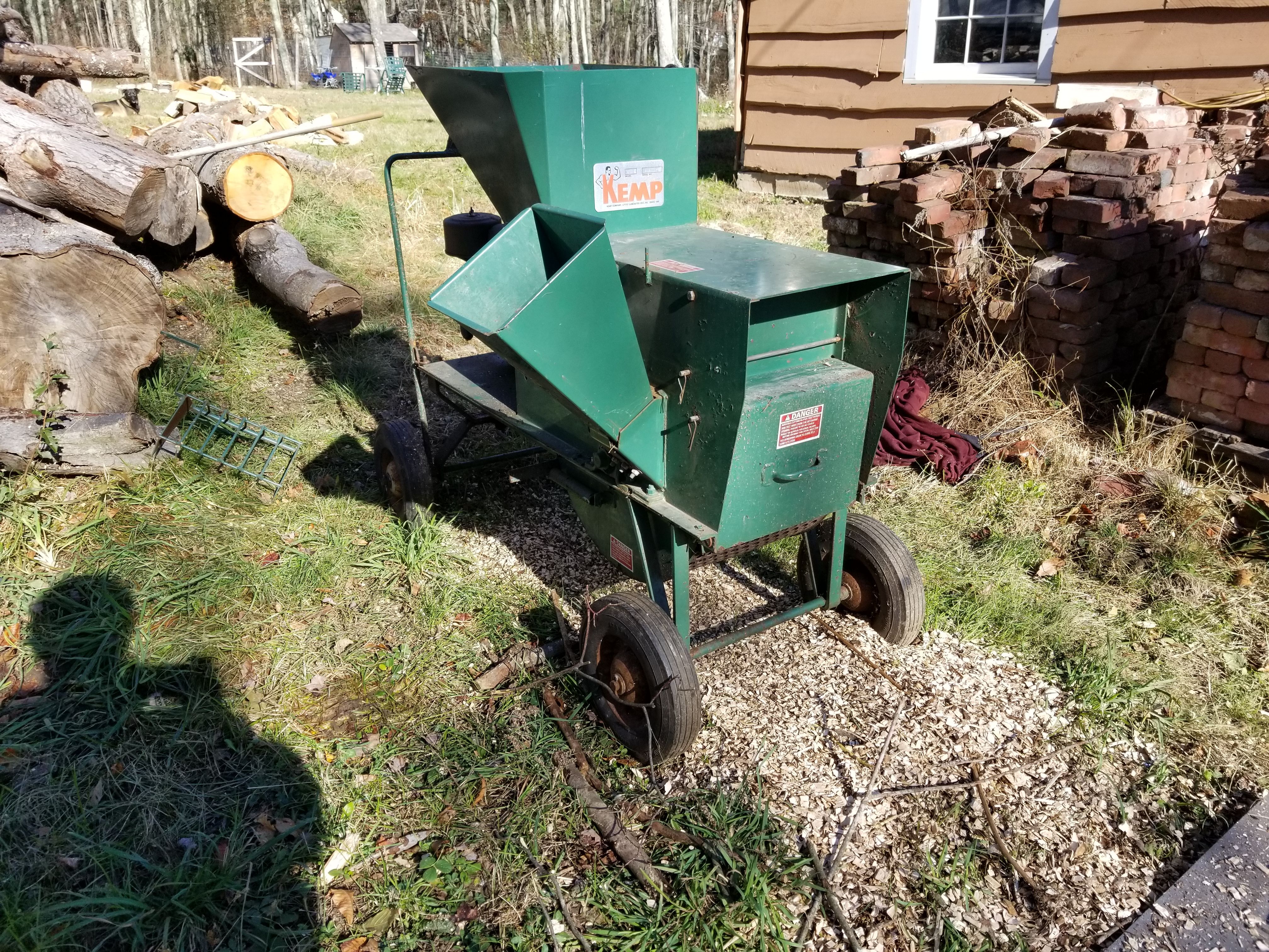 Kemp K8CH 8hp chipper/shredder for Sale in Sterling, CT - OfferUp