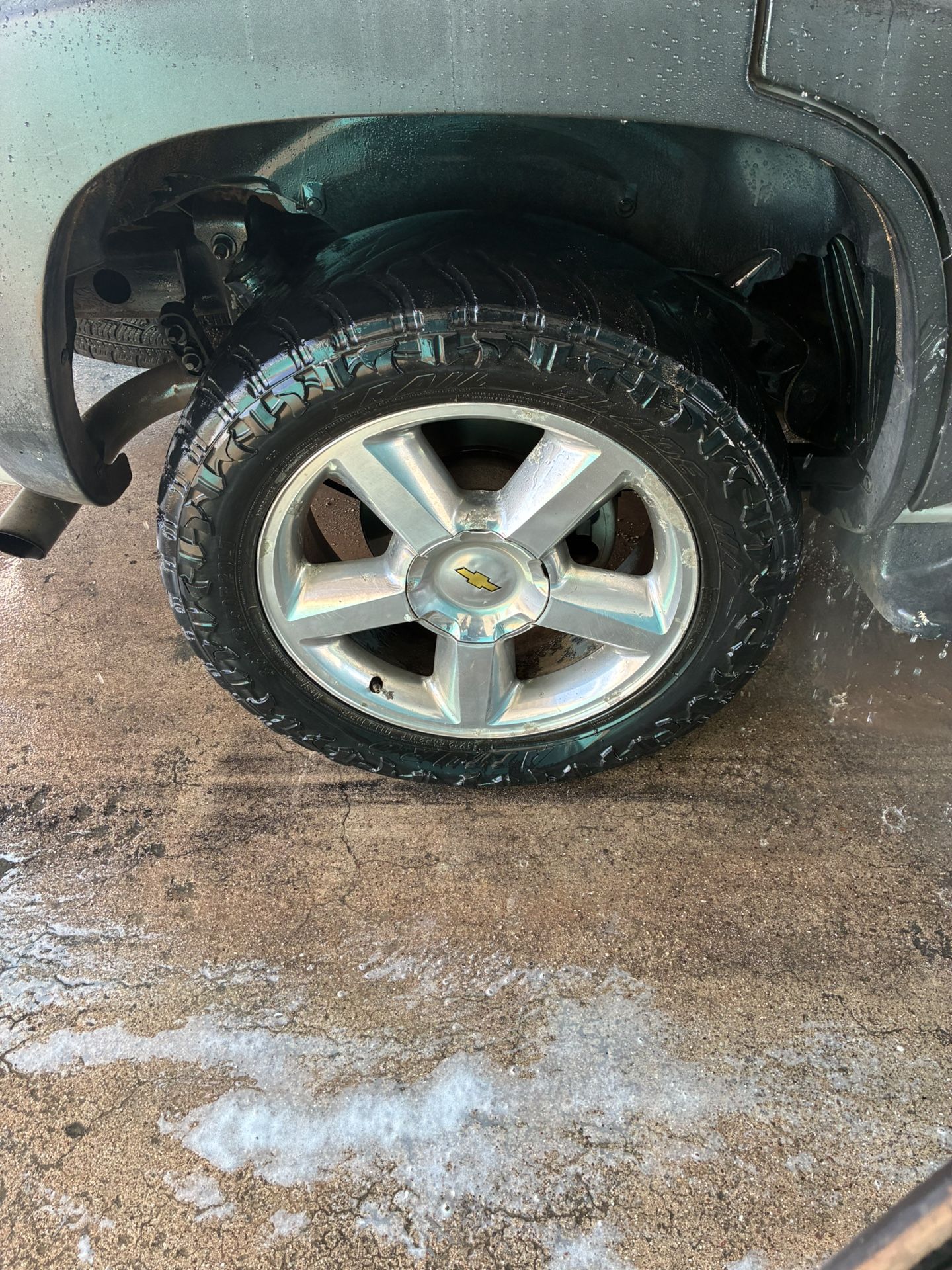6 lug 20 inch ltz chevrolet for Sale in Tucson, AZ - OfferUp