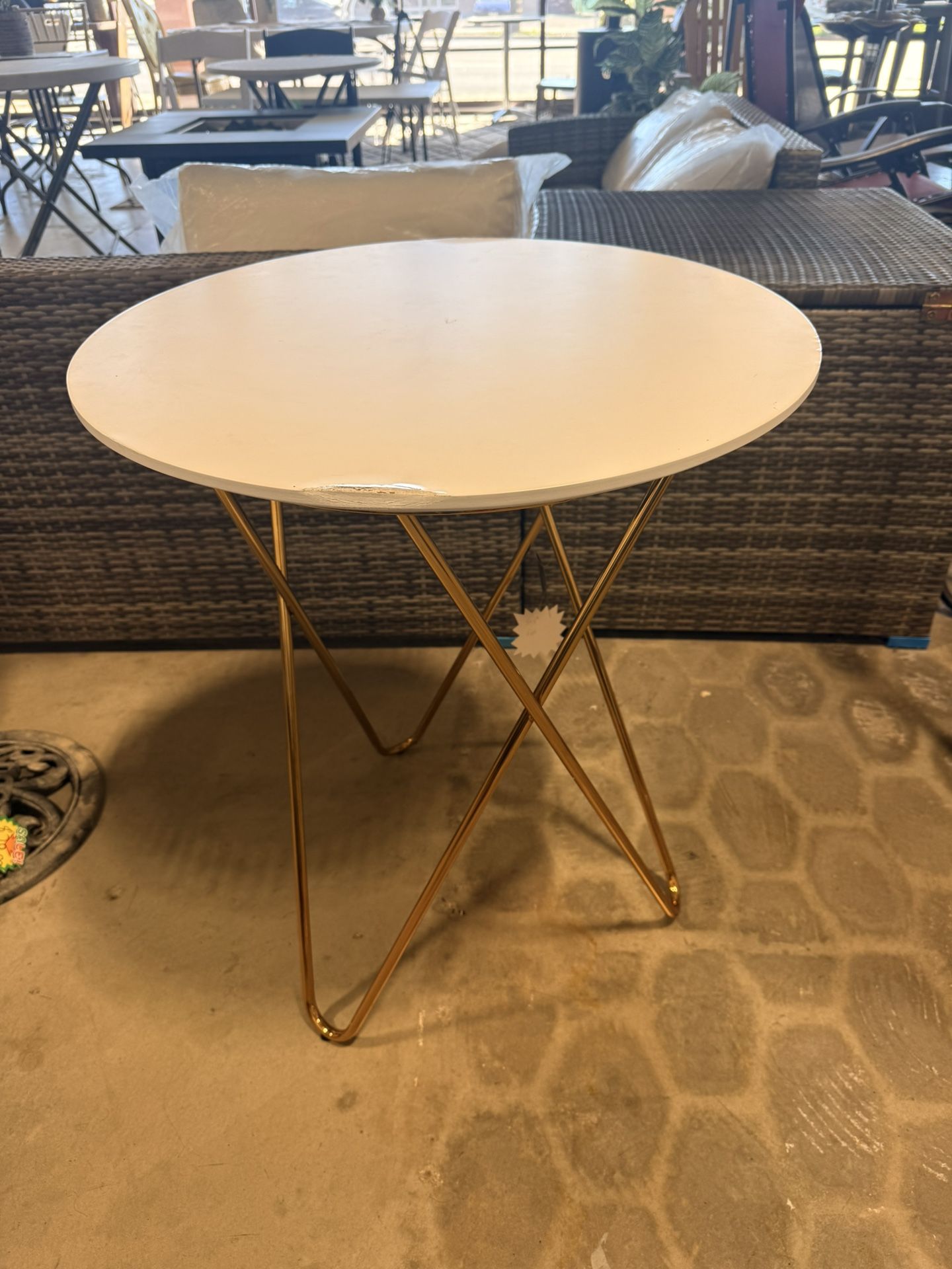 Modern 30” Round White/Gold Table – Dented Floor Model (As-Is) for Sale ...