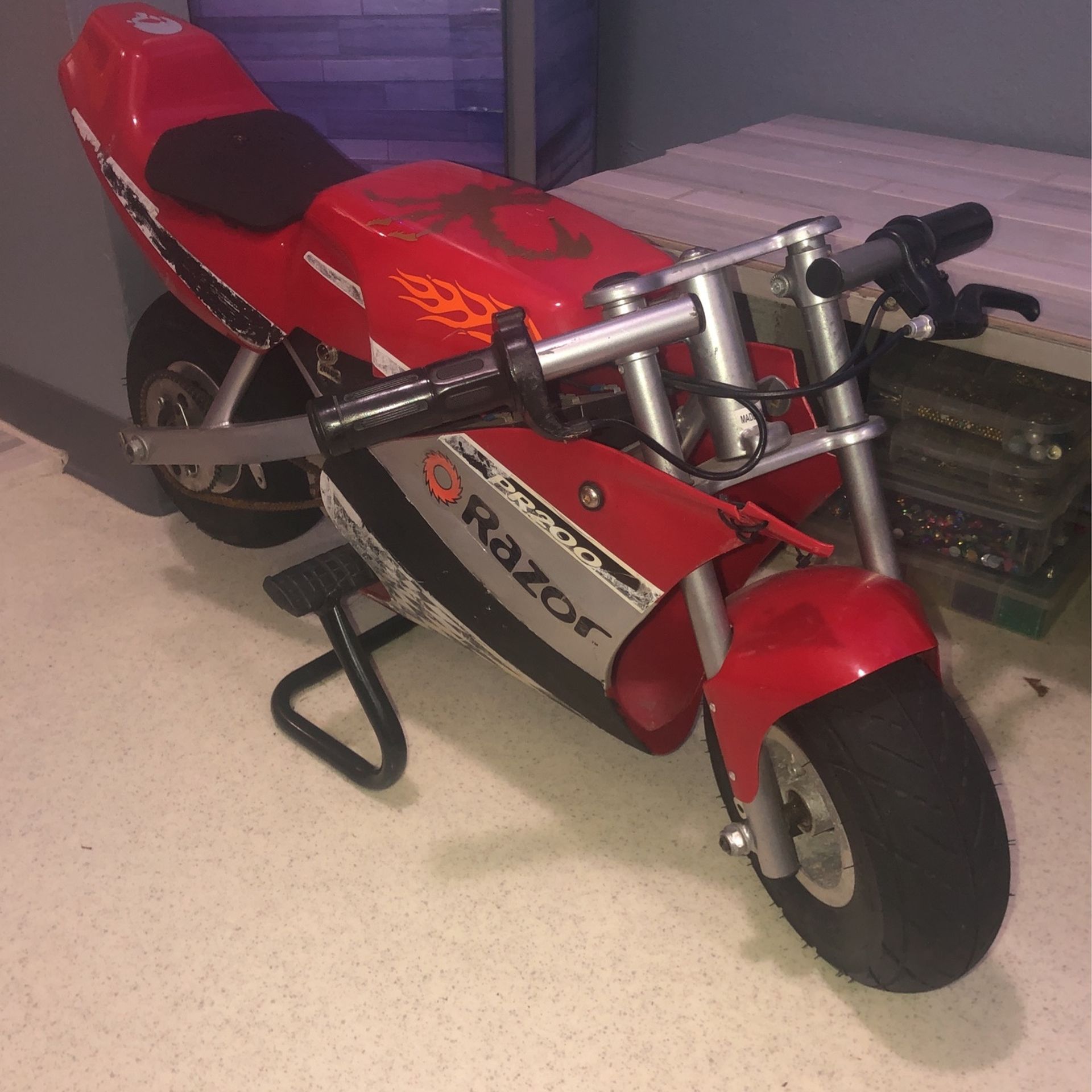 Electric/Rechargeable Razor PR200 w/ Stand & Battery for Sale in Auburn ...