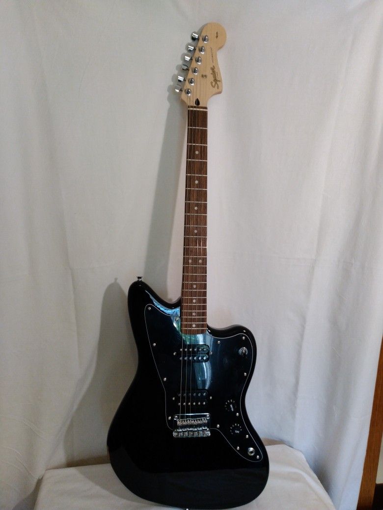 Squier Guitar for Sale in Moapa, NV - OfferUp