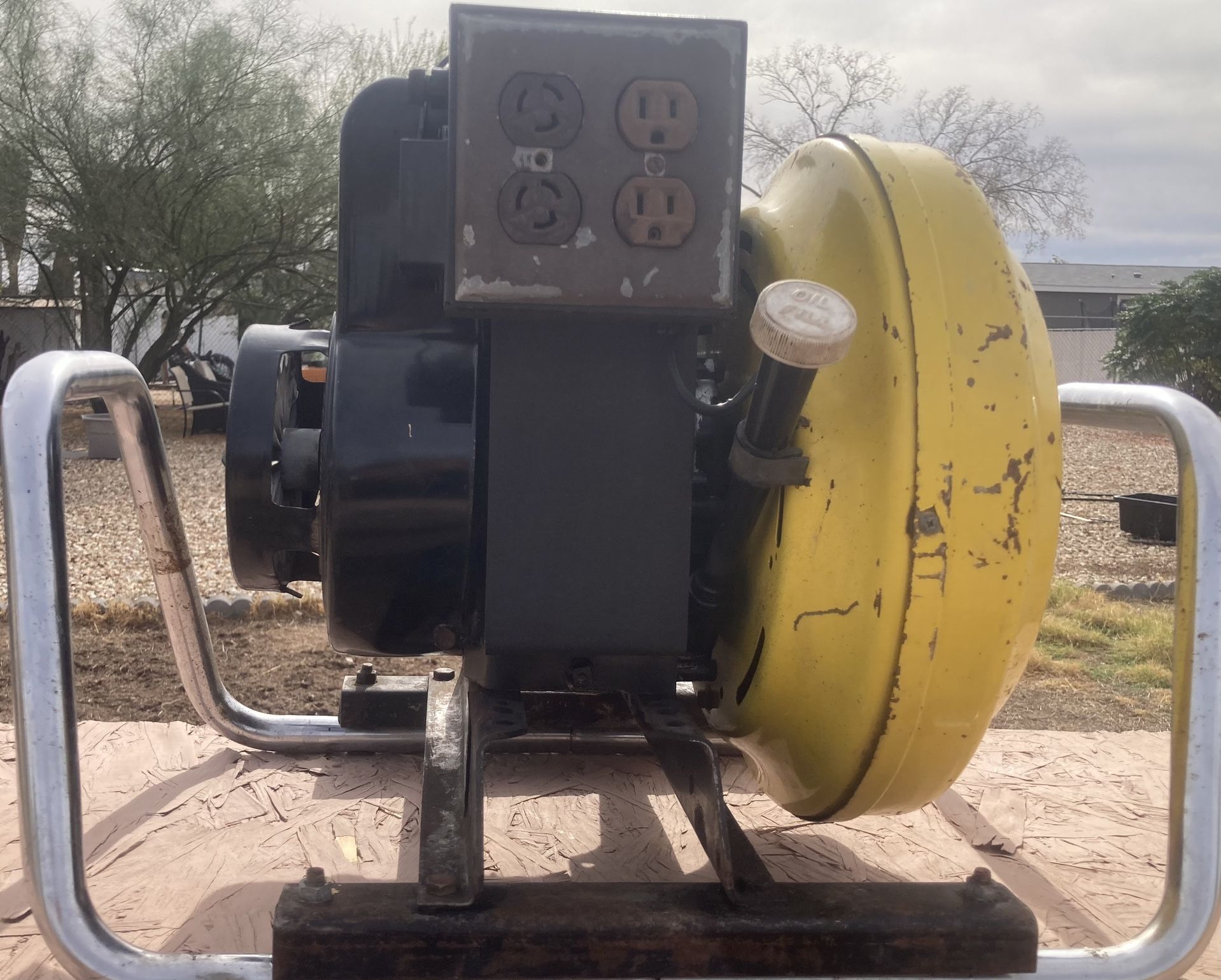 McCulloch Mite-E-Lite 2000 Watt Generator for Sale in Phoenix, AZ - OfferUp