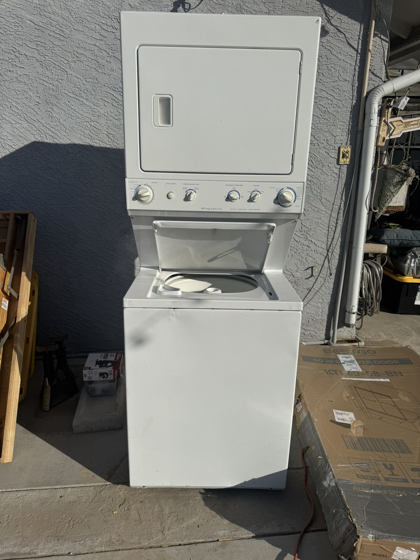 Frigidaire White Electric Washer Dryer Stackable for Sale in Peoria, AZ ...