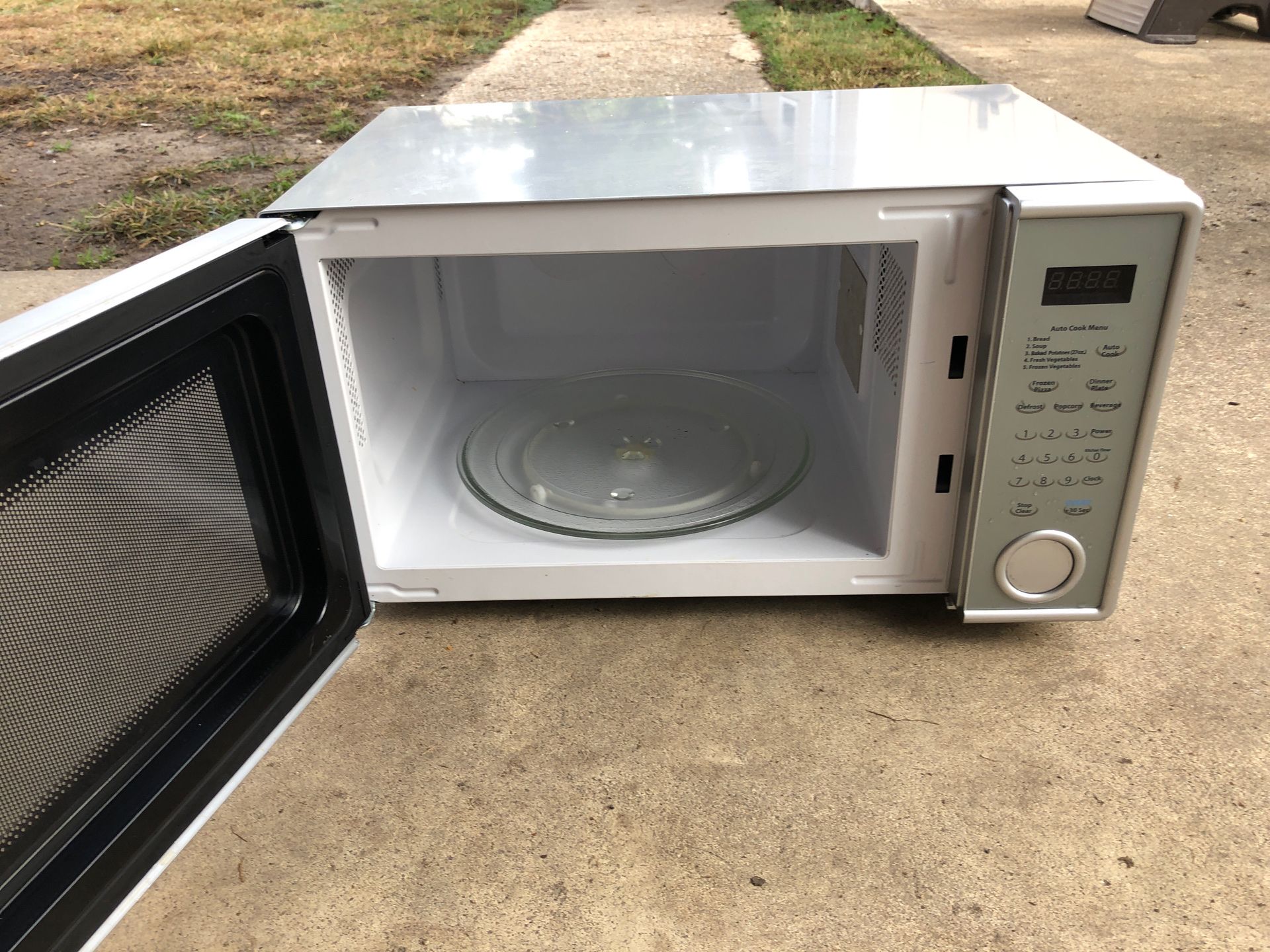 Nice Sharp microwave carousel r-318 av for Sale in Norfolk, VA - OfferUp