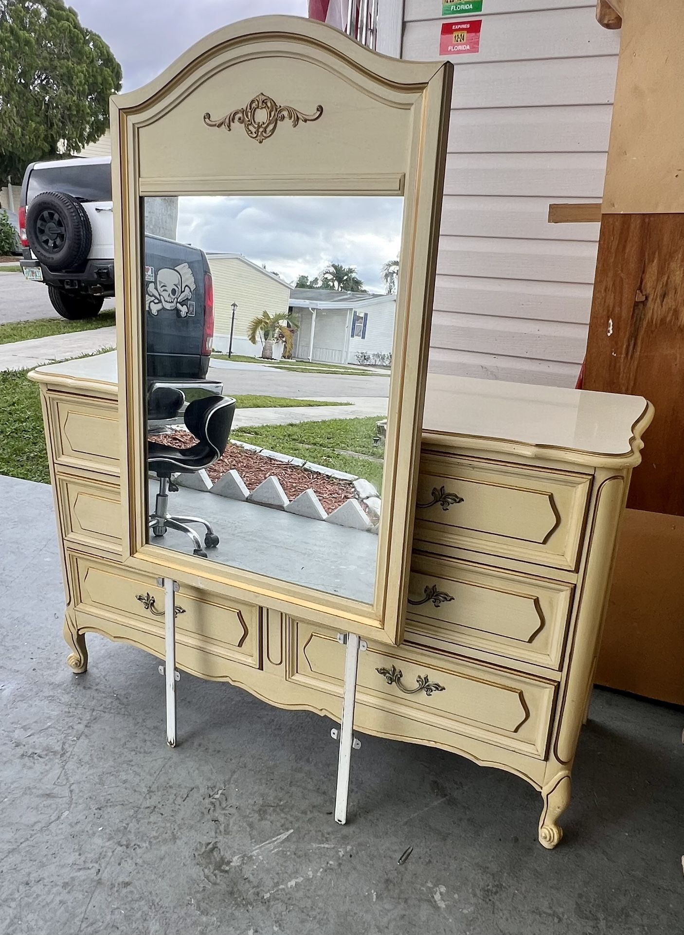 PENDING!Gorgeous Vintage French Provincial Bedroom Set. 6 Pieces ...