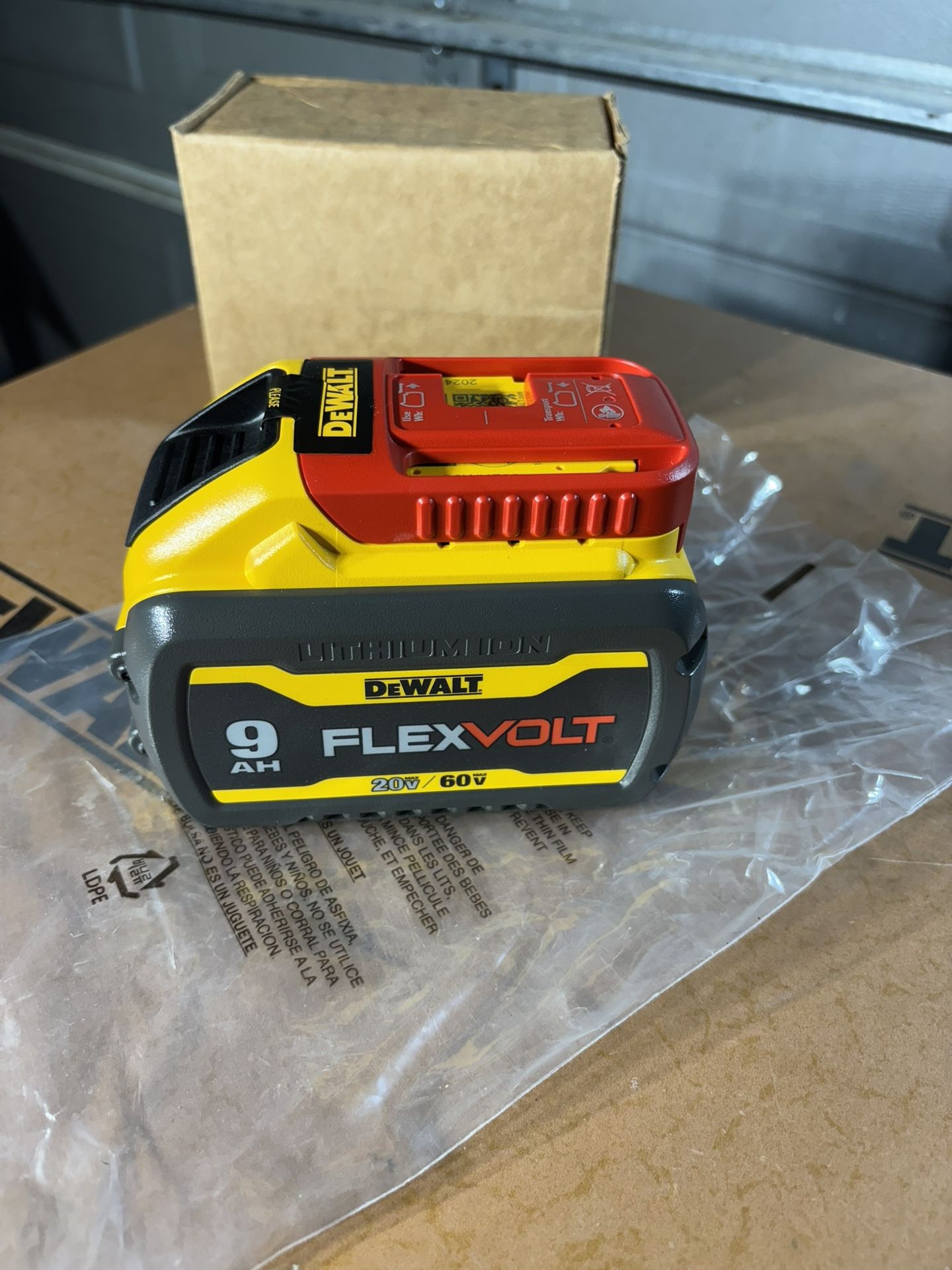 DEWALT FLEXVOLT 20V/60V MAX Lithium-Ion 9.0Ah Battery for Sale in Santa Ana, CA - OfferUp