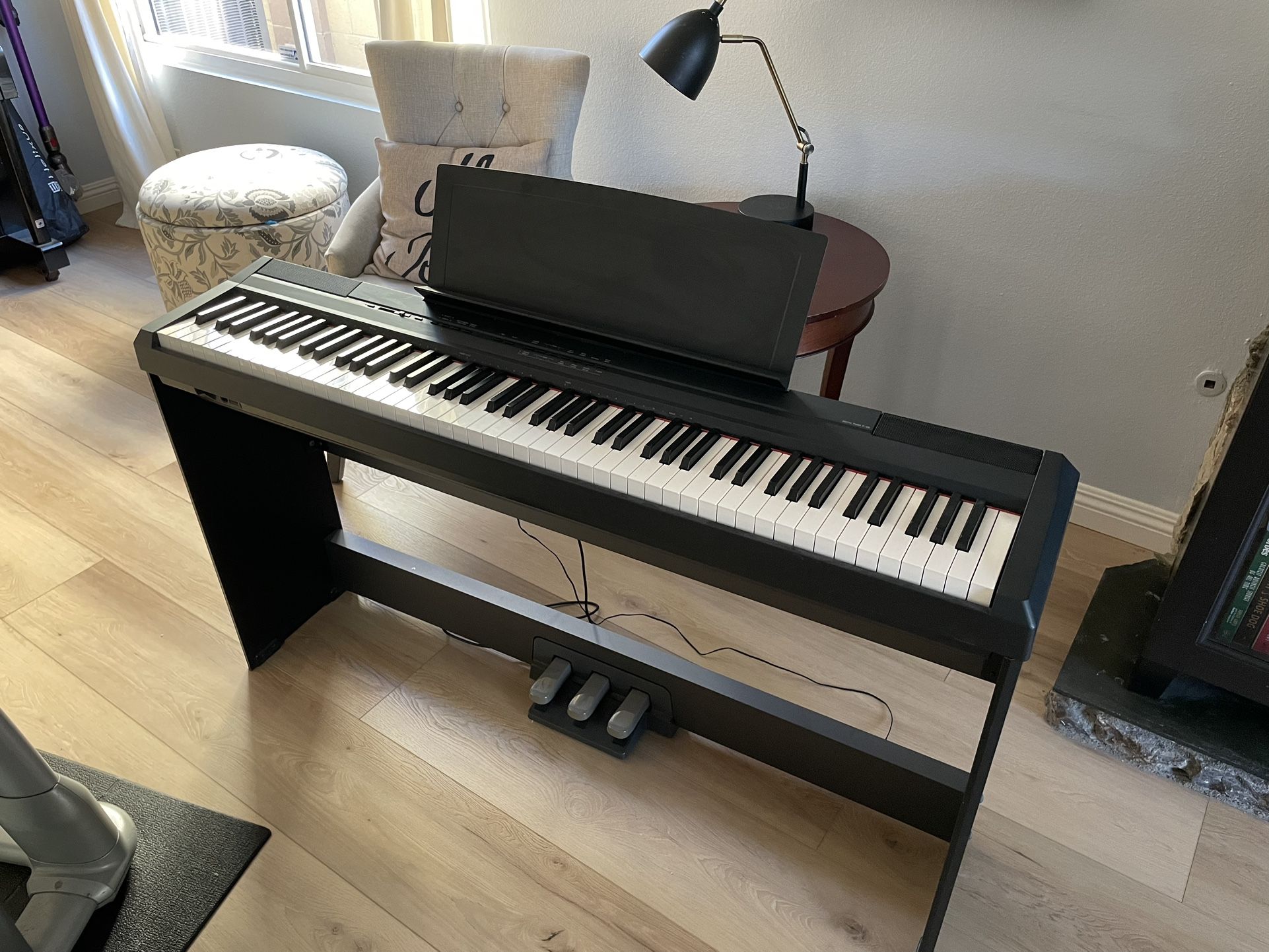 Yamaha P-105 Digital Piano Keyboard Weighted 88 Keys With Built In ...