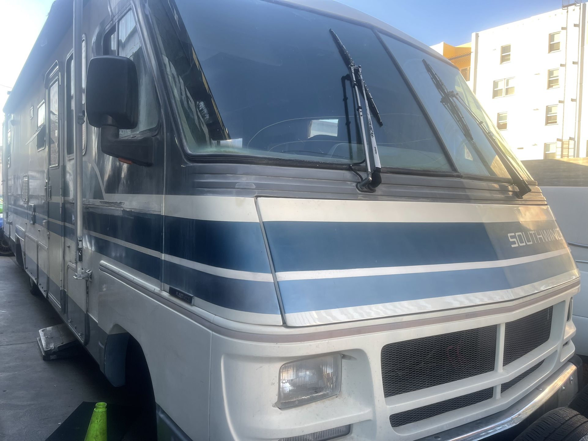1999 Fleetwood RV Motorhome for Sale in Los Angeles, CA - OfferUp