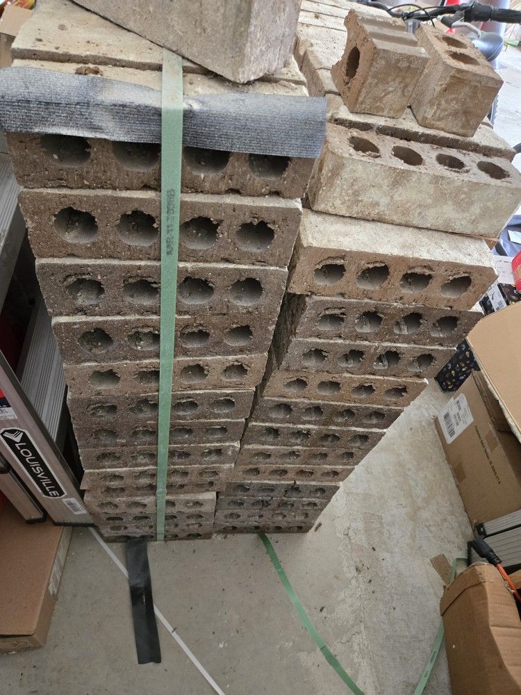 FREE BRICKS for Sale in Arlington, TX - OfferUp