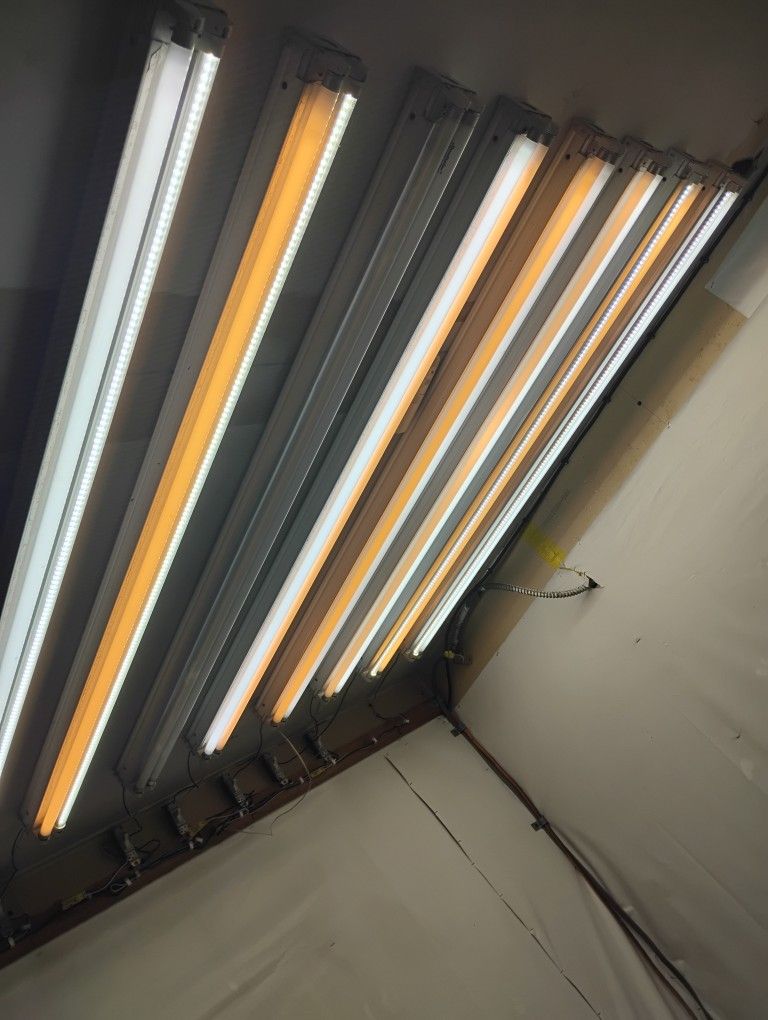 Grow Lux Lights 8 Sets Good Condition for Sale in Chicago, IL - OfferUp