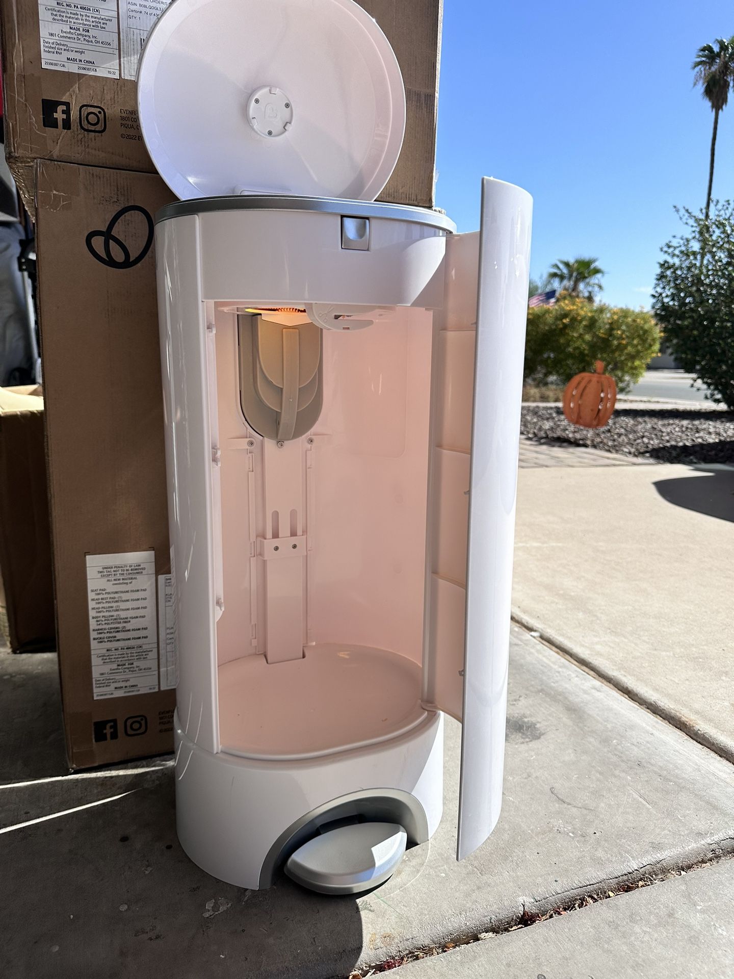 Munchkin STEP Diaper Pail for Sale in Glendale, AZ - OfferUp