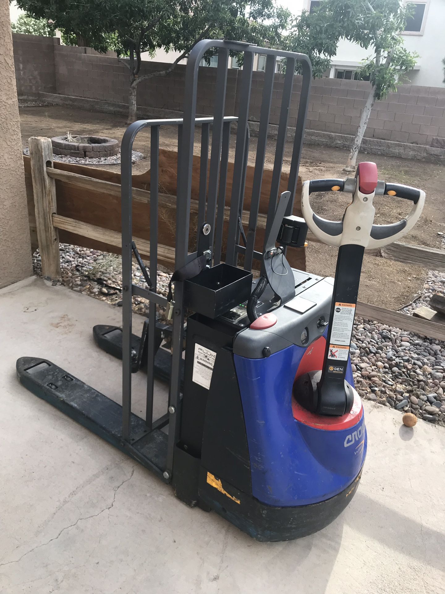 Crown WP 3000 electric pallet jack for Sale in Henderson, NV - OfferUp