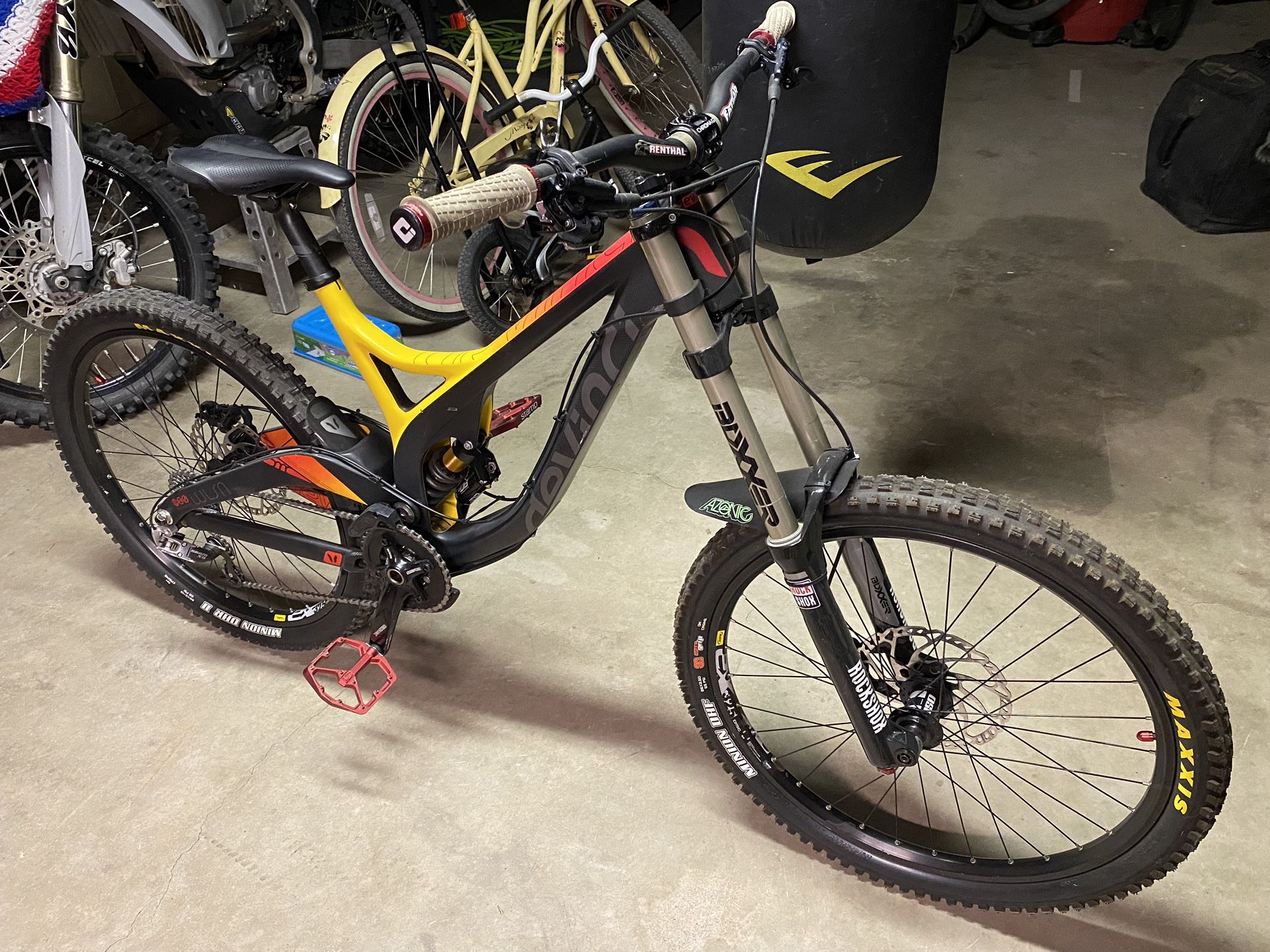 Devinci Carbon Downhill Mountain Bike for Sale in Riverside County, CA ...