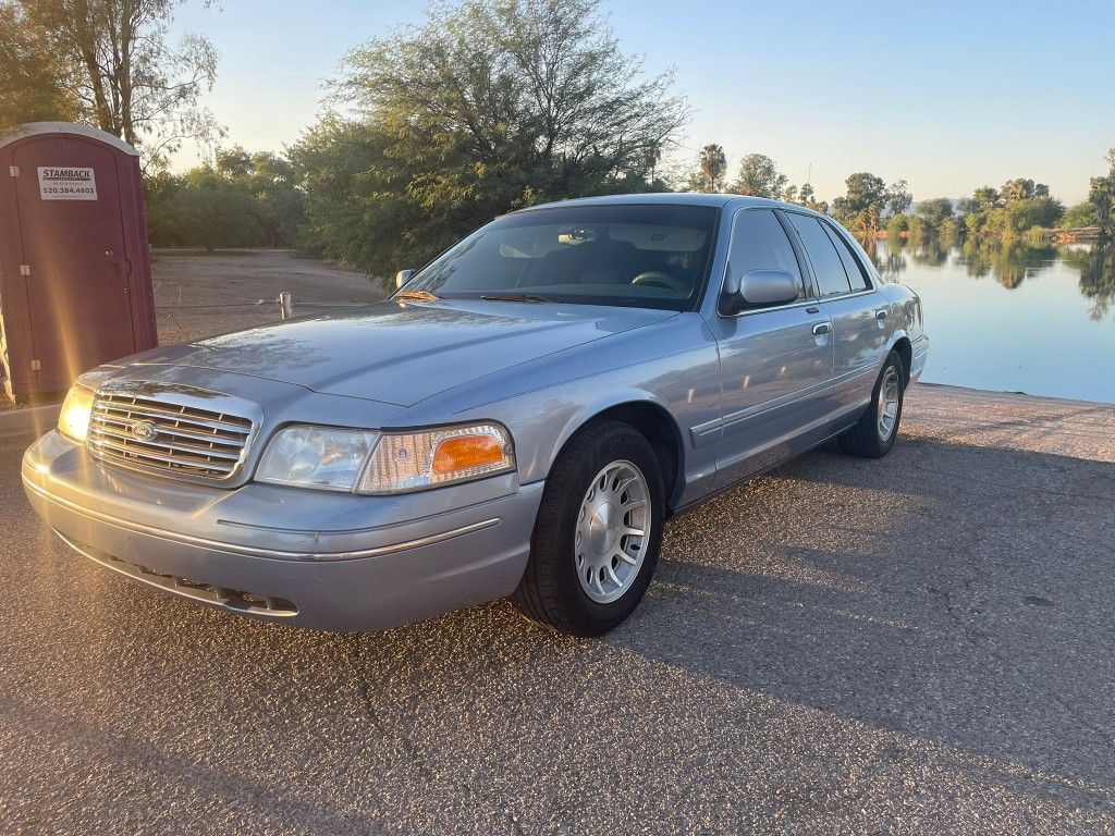 1998 Ford Crown Victoria for Sale in Tucson, AZ - OfferUp
