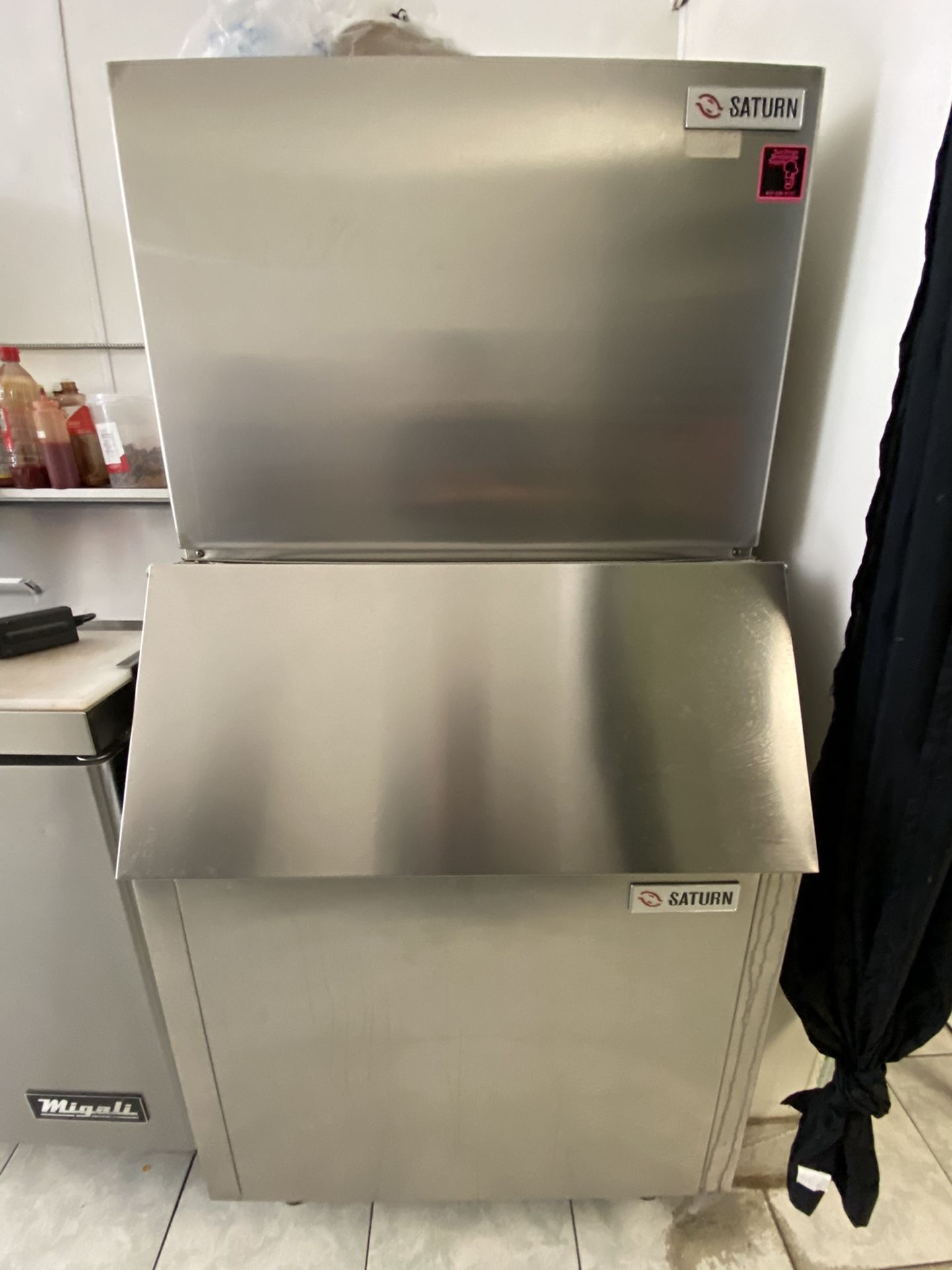 Commercial Saturn Cubes Ice Machine for Sale in San Diego, CA - OfferUp