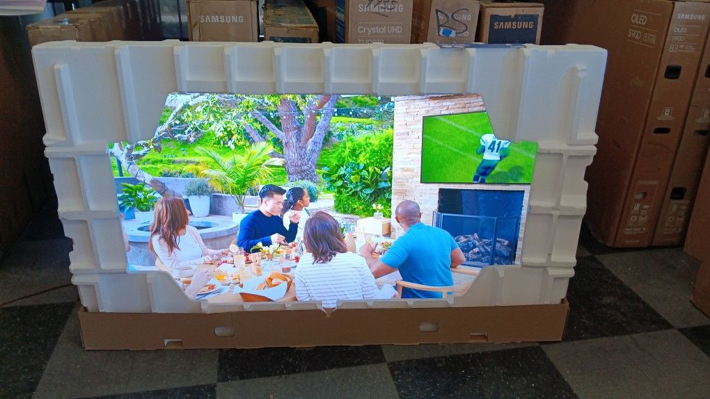 SAMSUNG 65"INCH THE TERRANCE 4K QLED LST7 OUTDOOR TV for Sale in San ...