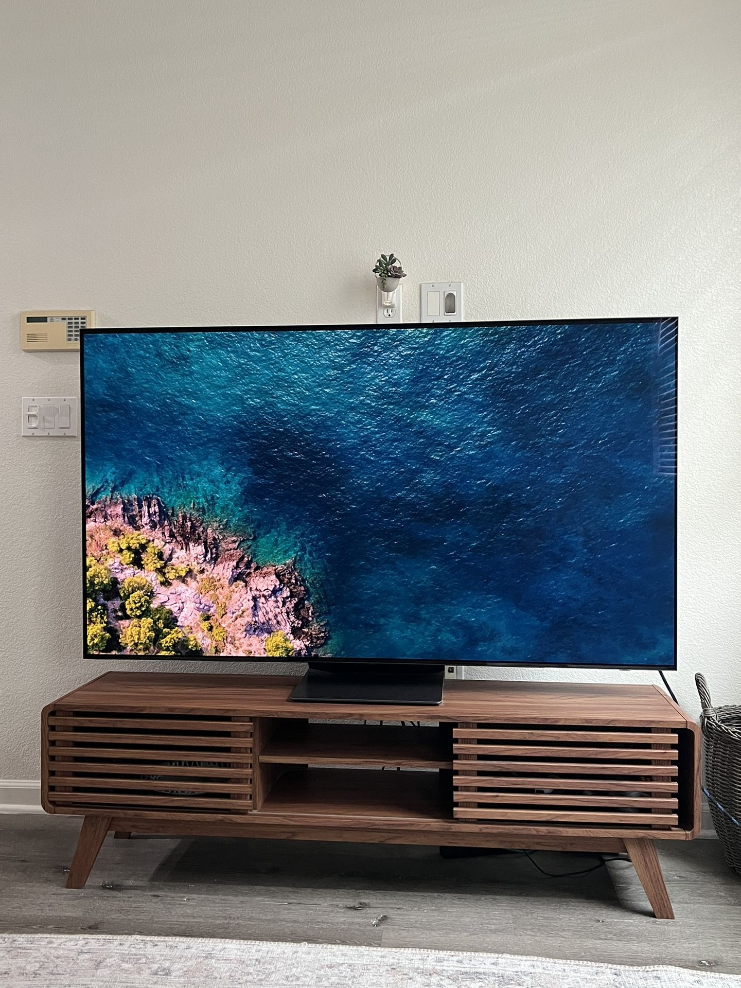 Samsung 65” S95B OLED 4K Smart Dozen TV Perfect for Sale in San Diego ...