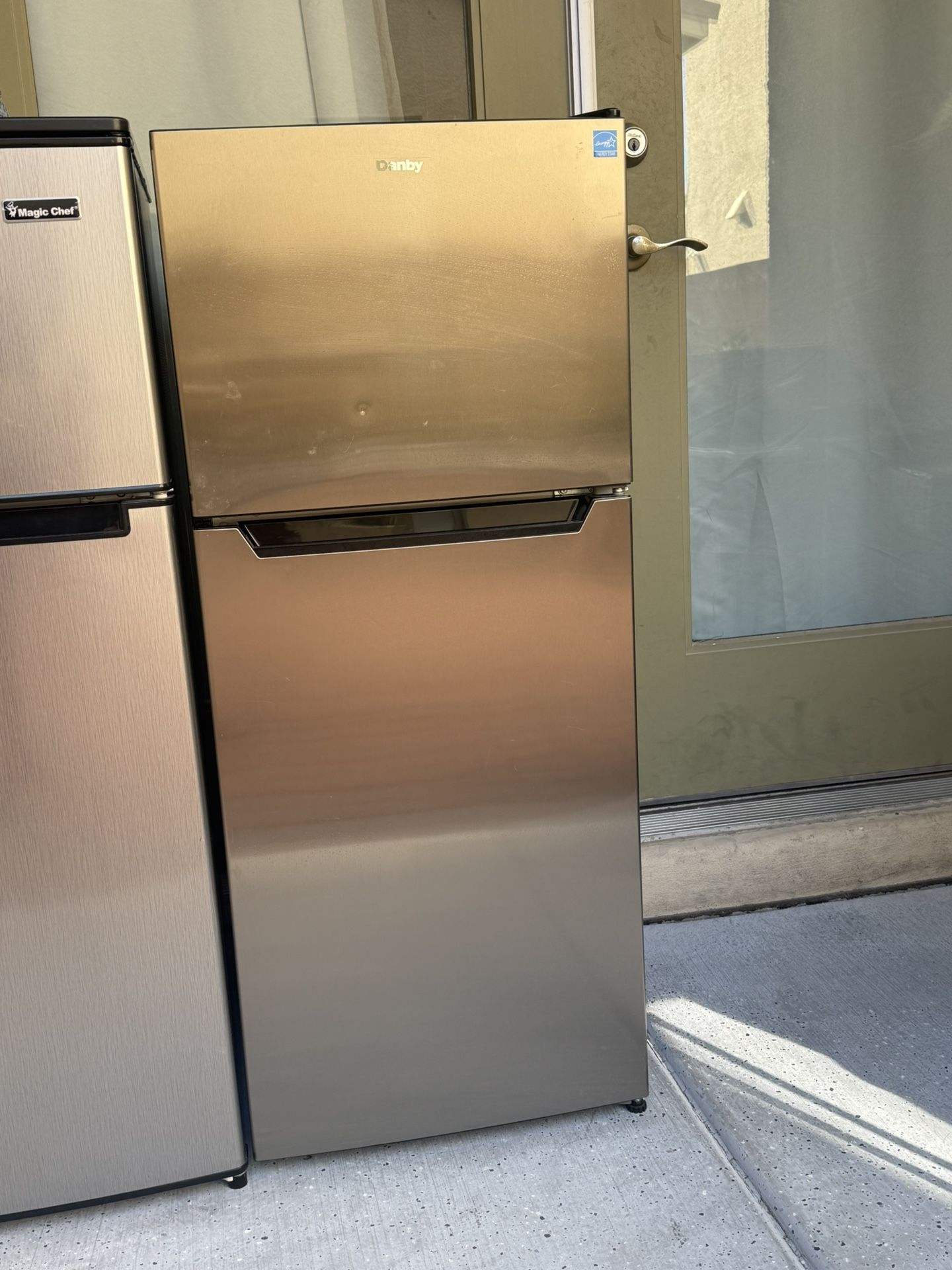 Danby Fridge 4.5Cu ft Two Door Mini Fridge with Freezer, for Sale in ...