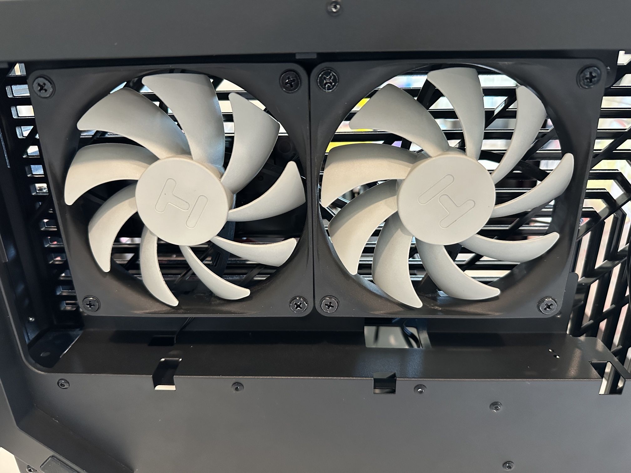 Hyte Y60 Hololive Hakos Baelz Edition Computer Case + Desk Pad for Sale ...