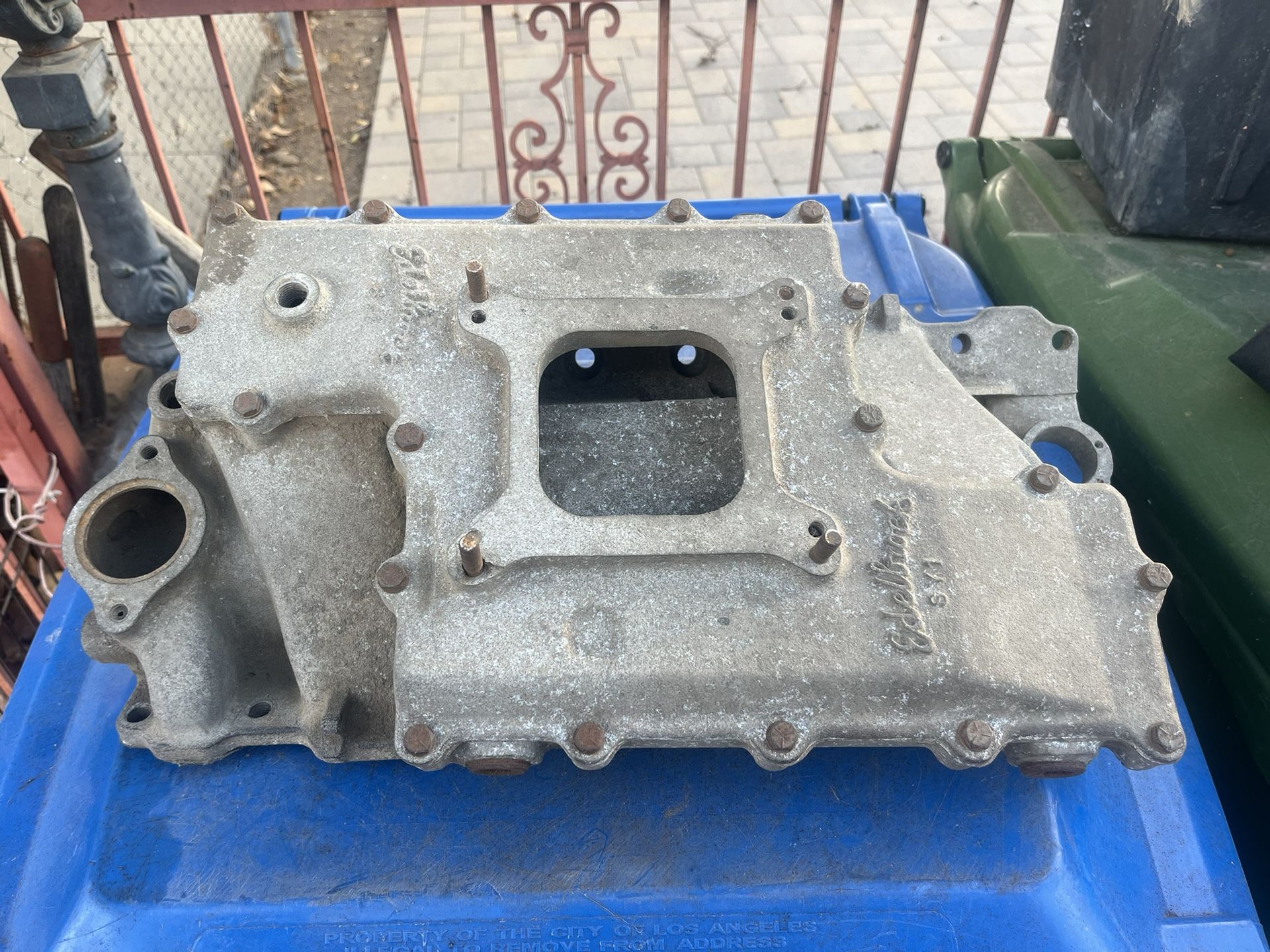 Edelbrock Cross Ram SBC SY1 Intake Manifold Smokey Yunik Small Block ...
