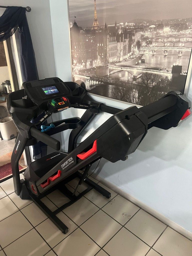 bowflex treadmill t7 for Sale in Miami, FL - OfferUp