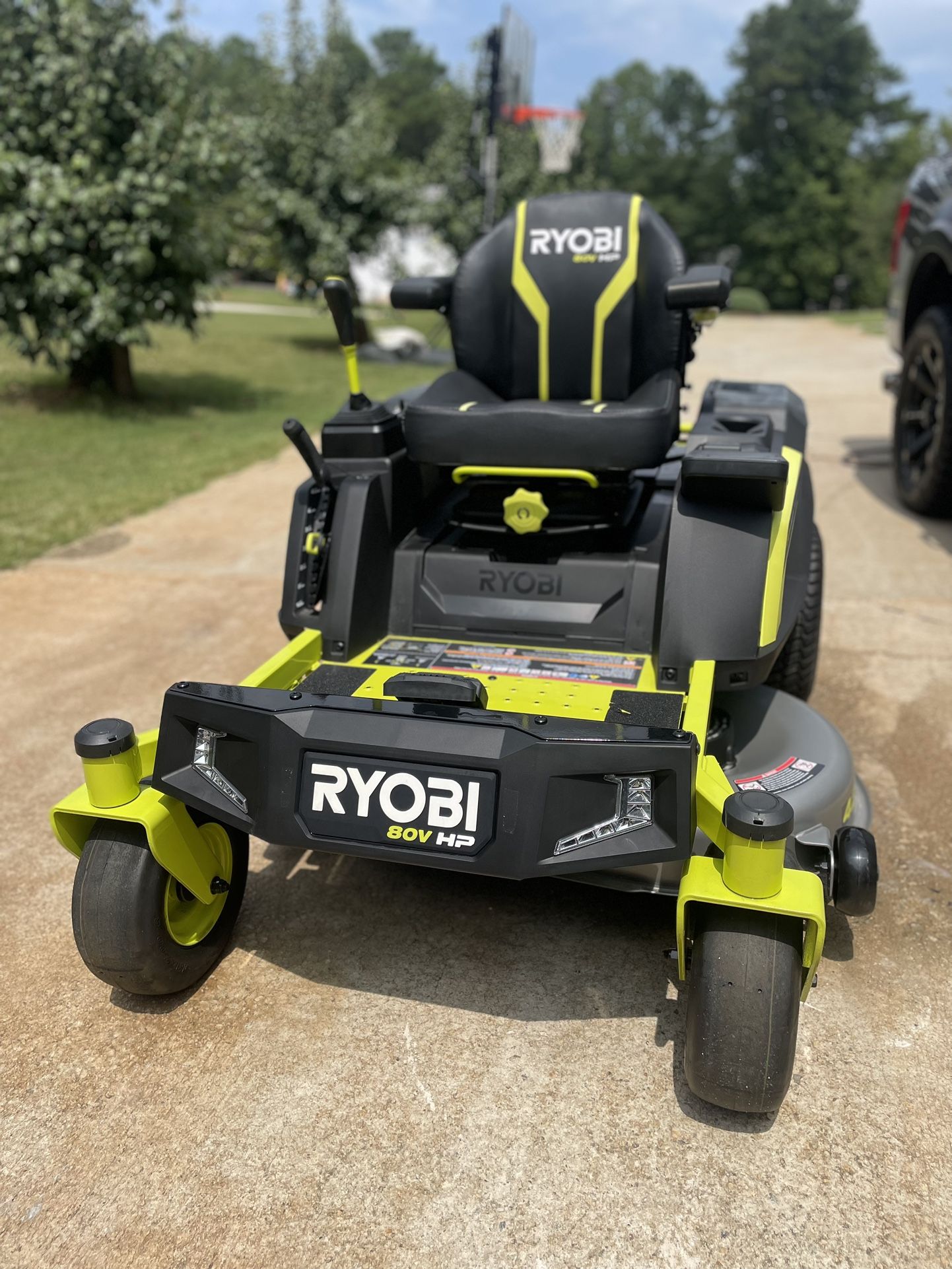NEW RYOBI Z30li electric 80V zero turn 30” riding mower, 2(10ah ...