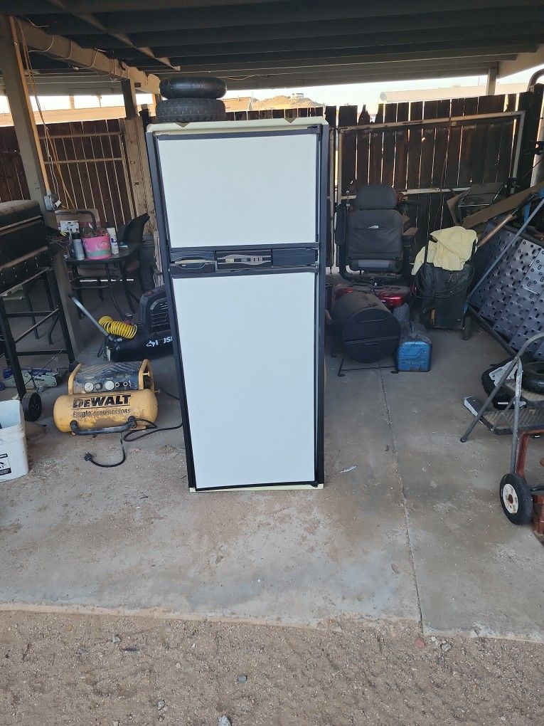 Norco Rv Refrigerator 12 Volts Gas Or Electric for Sale in Phoenix, AZ ...