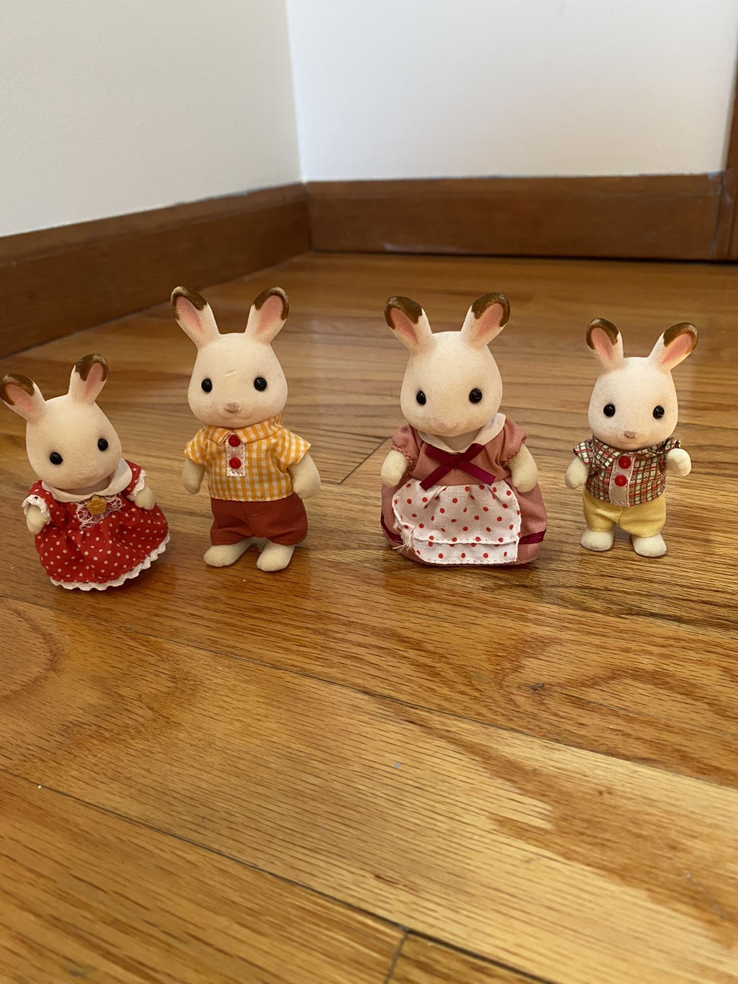 Calico Critters Bunny Family