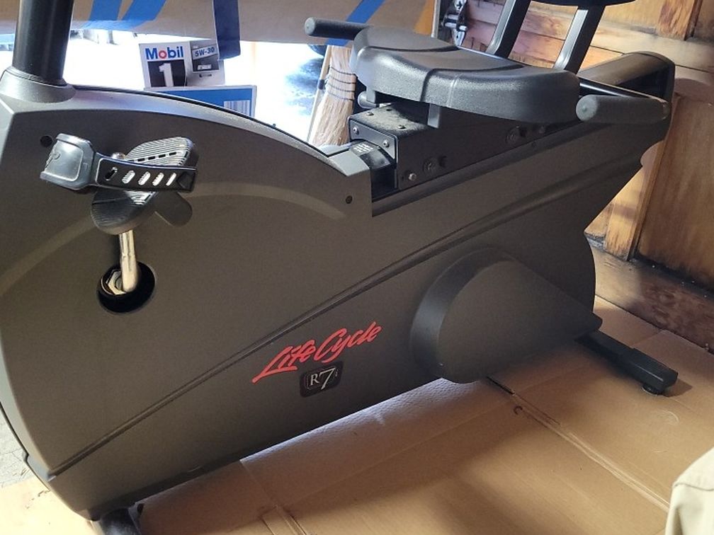Life Fitness R7 Exercise Bike for Sale in Bothell, WA - OfferUp