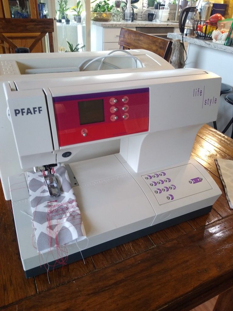 Pfaff Life Style Model 20a for Sale in Mount Vernon, WA - OfferUp