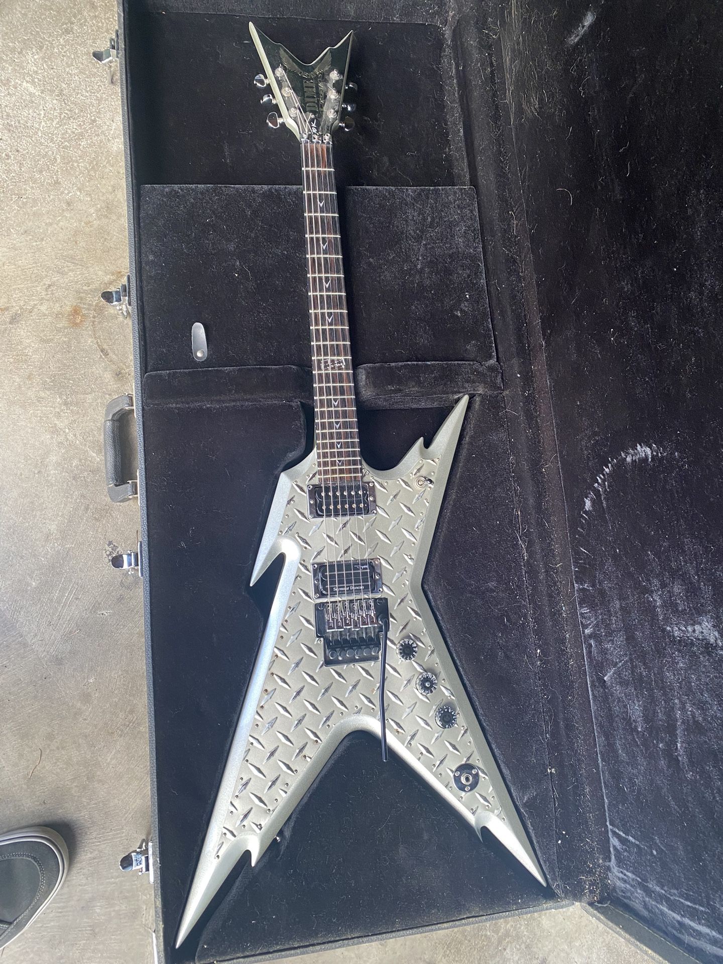 2008 Dean Razorback 10k Dimebag Darrell for Sale in Auburn, WA - OfferUp