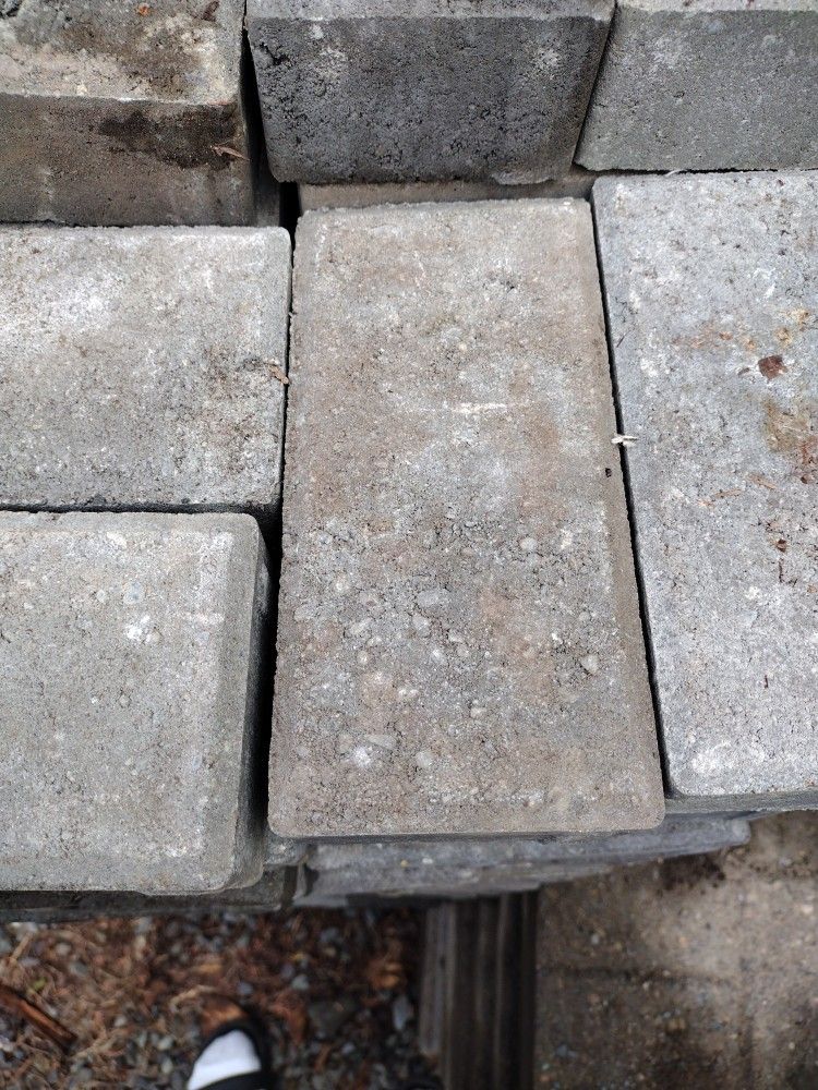 8x4x2 Concrete Bricks for Sale in Marysville, WA - OfferUp