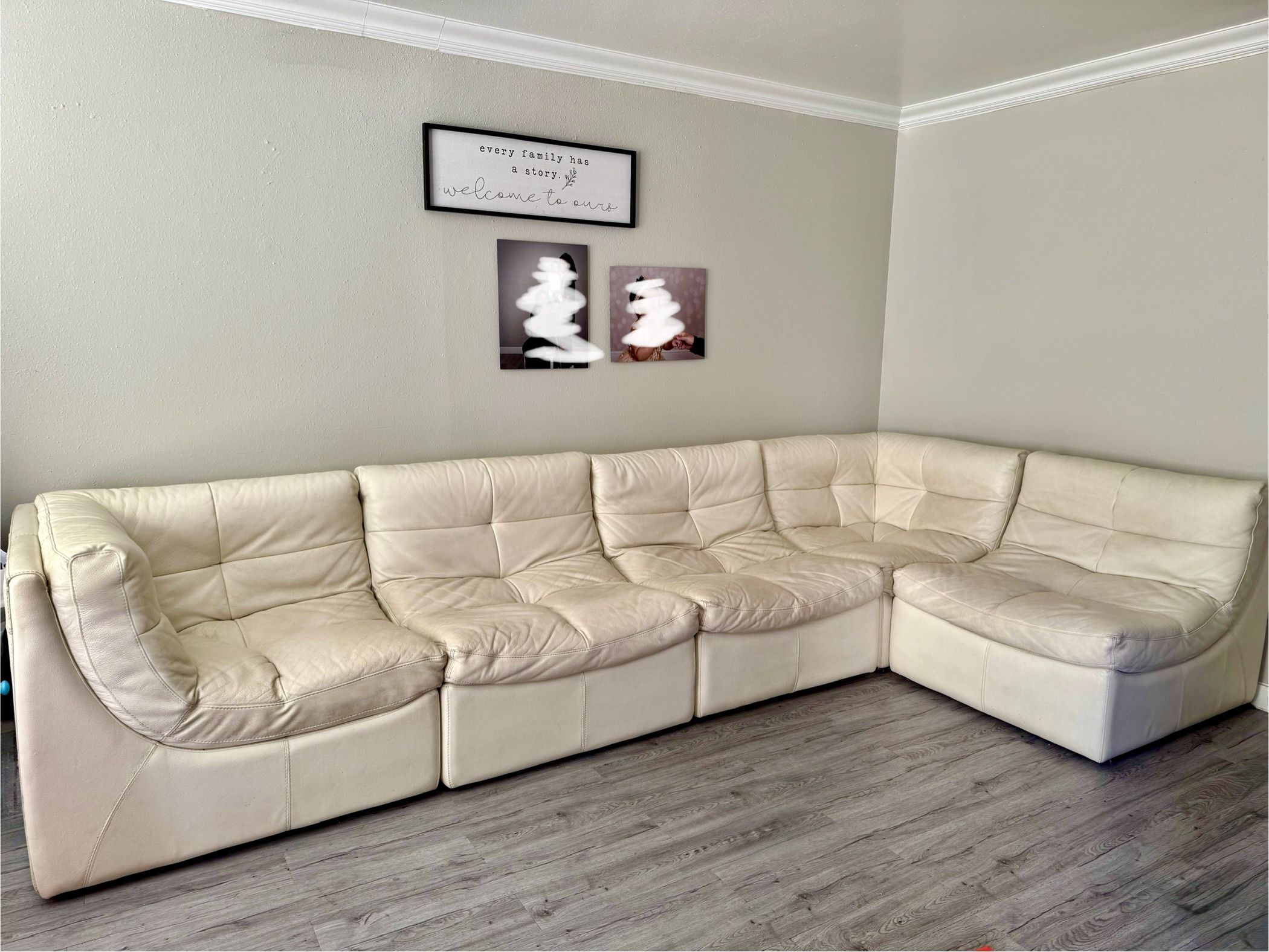 Cream Sectional Couch Sofa for Sale in Houston, TX - OfferUp