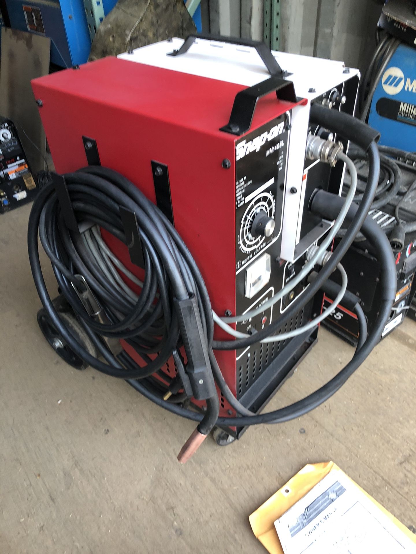 Snap-on Muscle Mig welder like new 110v spool gun for Sale in Riverside ...