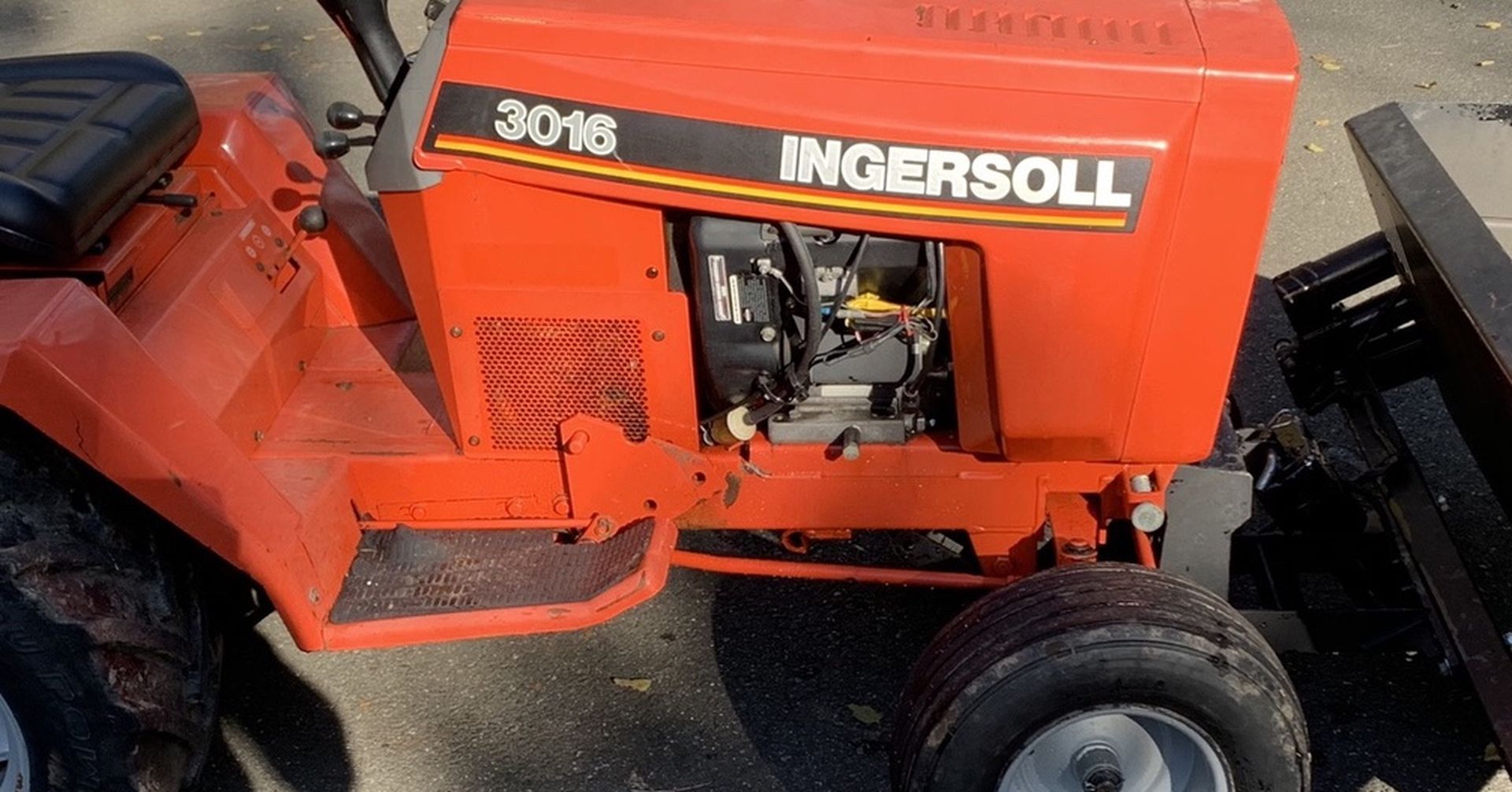 Ingersoll 3016 Garden Tractor 16HP Briggs and Stratton V-Twin with ...