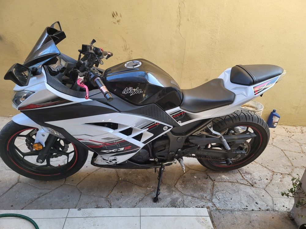 Ninja 300 Kawasaki 2014 Zx3r for Sale in Chula Vista, CA - OfferUp