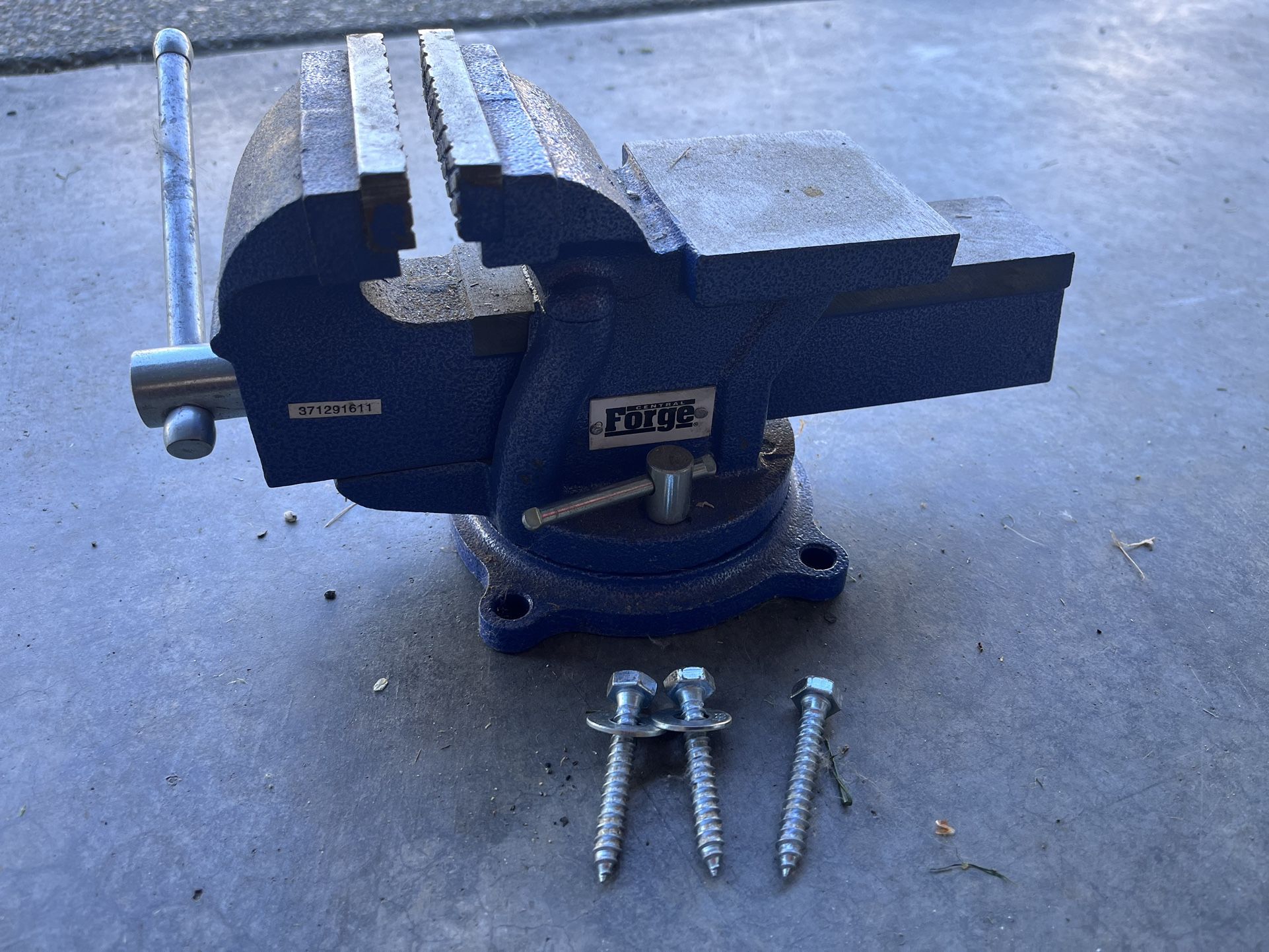 Forge Heavy Duty Bench Vise for Sale in Snohomish, WA - OfferUp