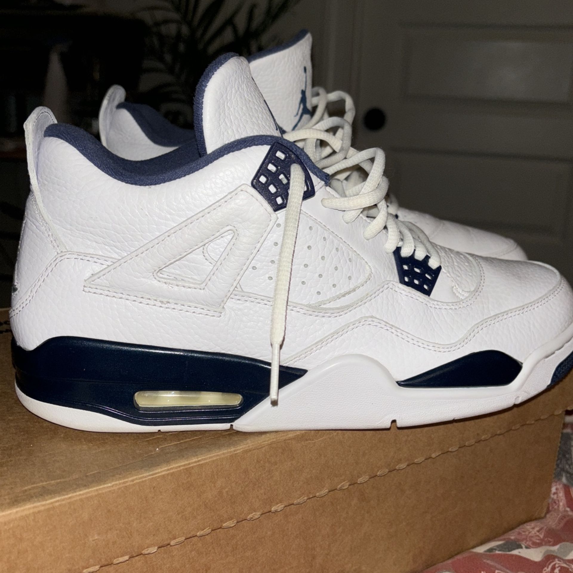 AIR JORDAN RETRO 4 ( COLUMBIA ) for Sale in Clayton, NC - OfferUp