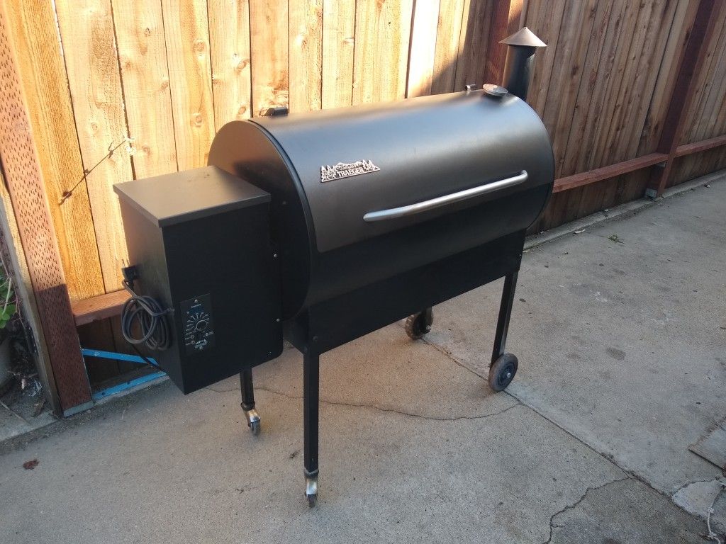 Traeger BBQ 075 BIG TEX Pellet Grill Smoker. Comes with cover for Sale ...