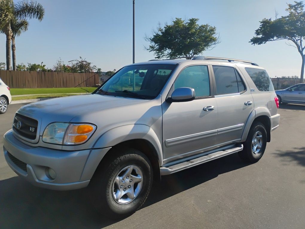 Beautiful 2002 Toyota Sequoia SR5 for Sale in San Diego, CA - OfferUp