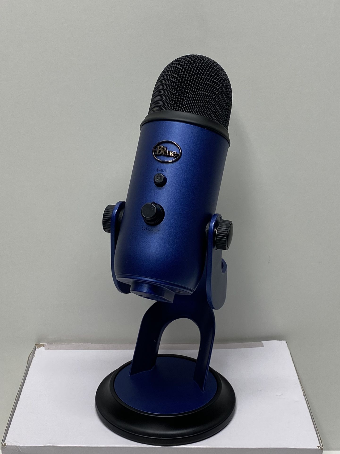 Logitech for Creators Blue Yeti USB Microphone for PC, Podcast, Gaming ...