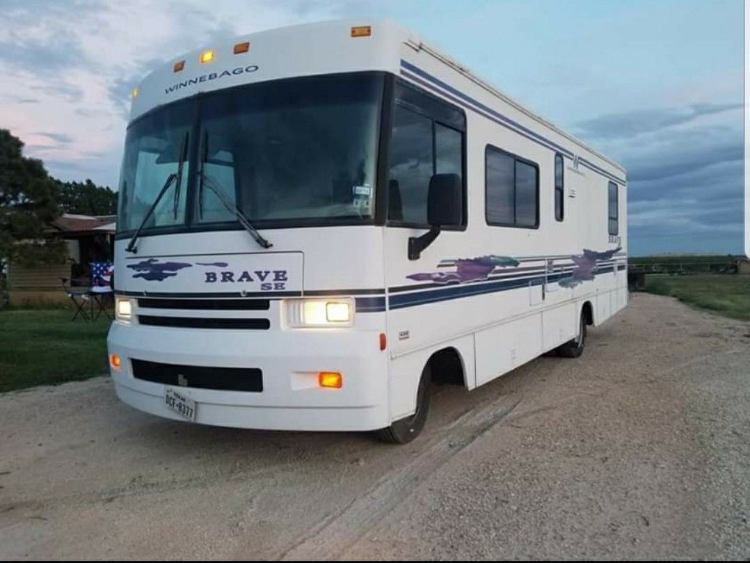 98 Winnebago Brave 29ft Gasoline for Sale in El Paso, TX - OfferUp