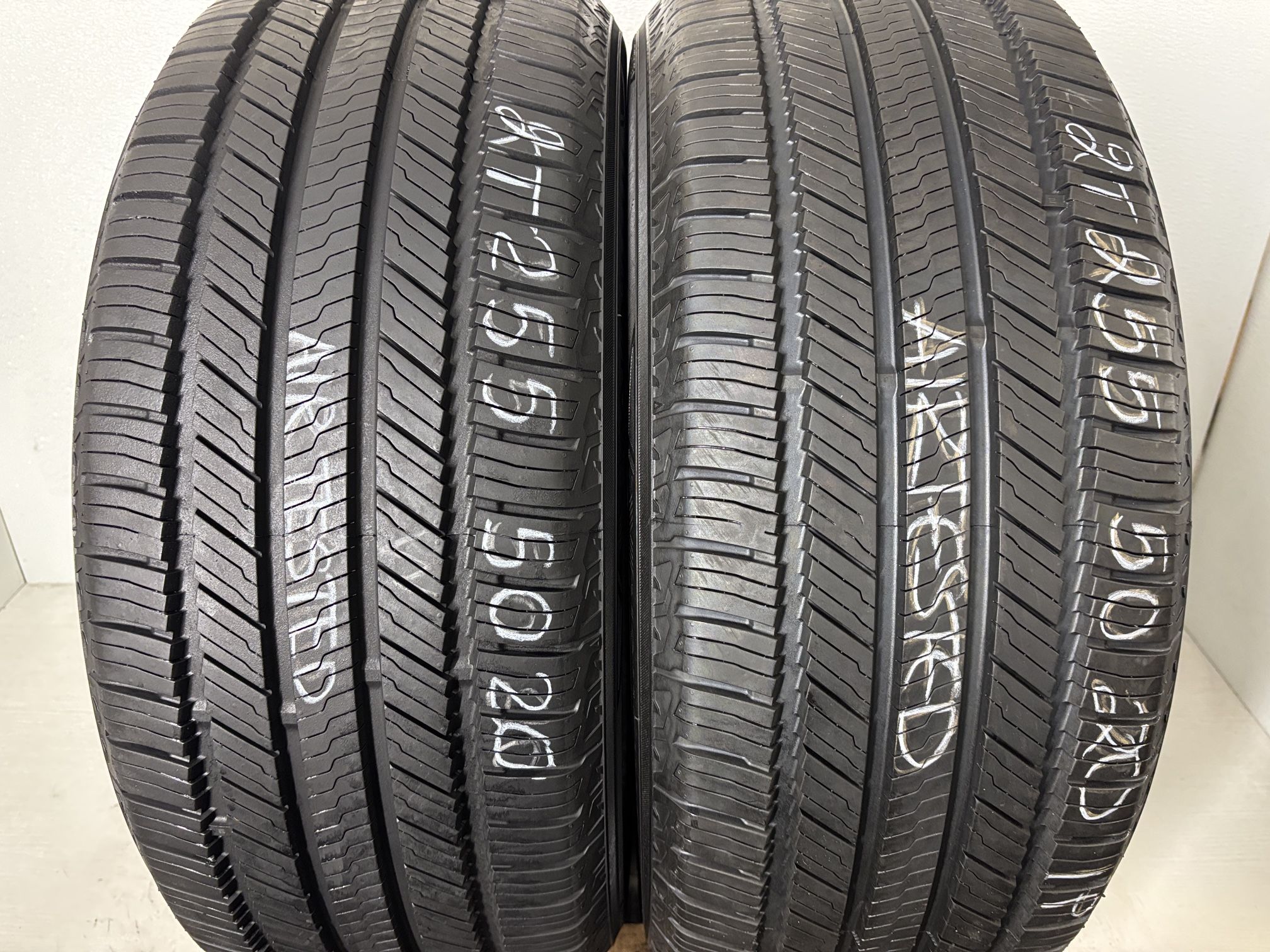 2 Tires 255 50 20 Yokohama Geolander Cv G058 High Tread for Sale in ...