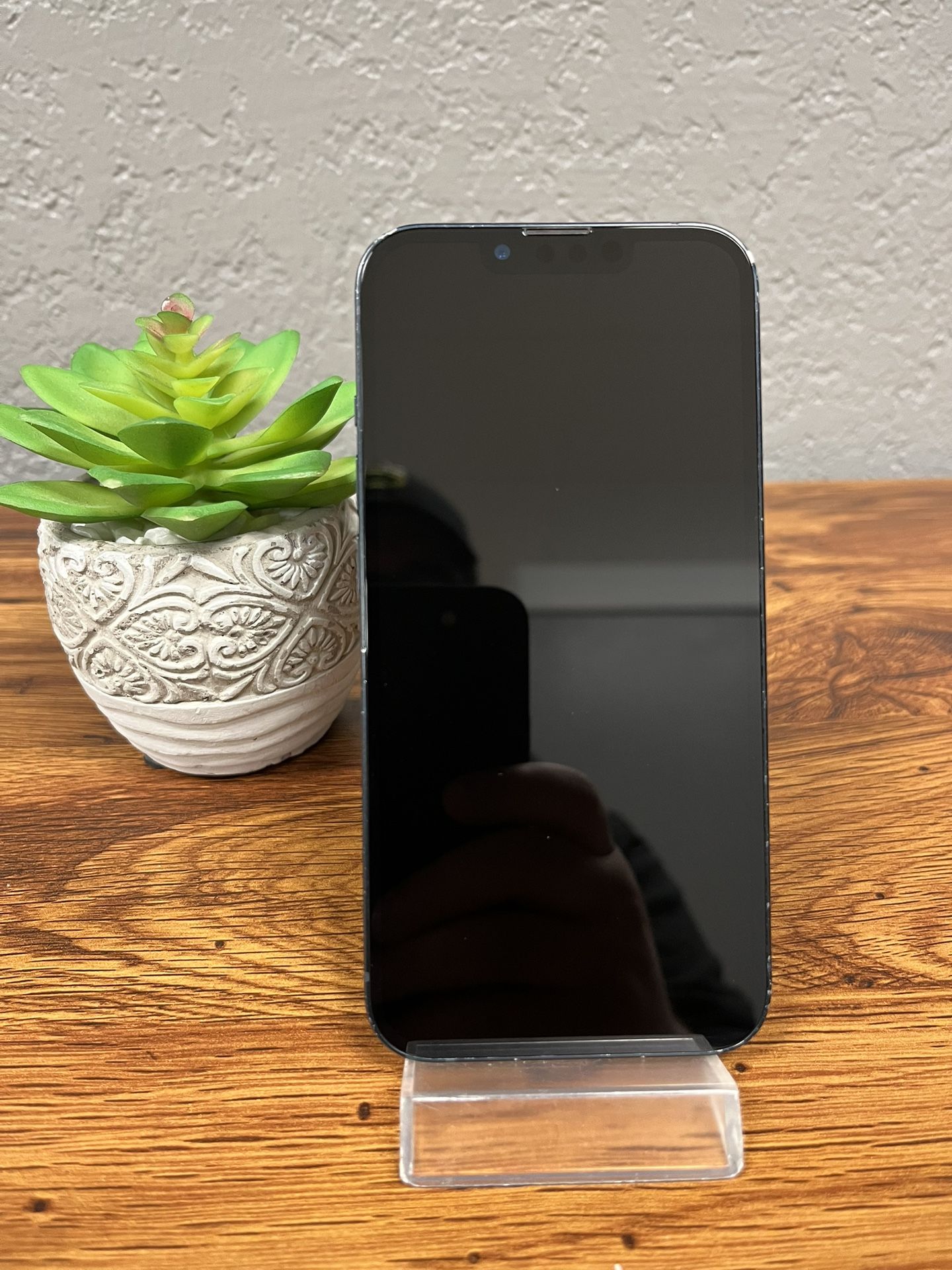 Iphone 13 Xfinity 128 GB black used for Sale in Clovis, CA - OfferUp