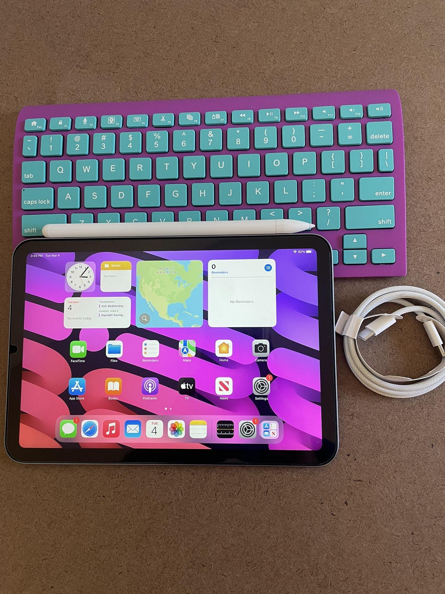iPad Mini 6th Generation 64Gb Purple Zagg Keyboard Pen Case and Charger ...