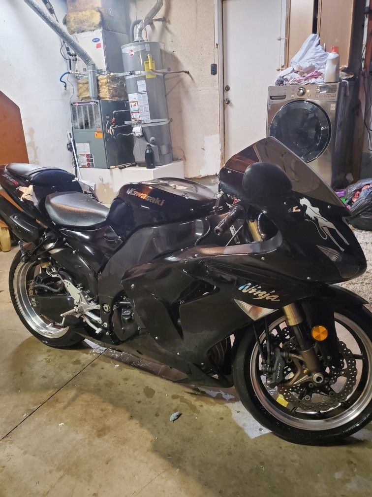 ZX10 ninja Street bike low mileage 2006 for Sale in Corona, CA - OfferUp