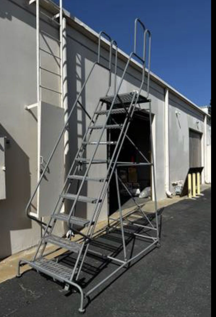 ULINE Series 10-Step Gray Steel Rolling Safety Industrial Ladder for ...