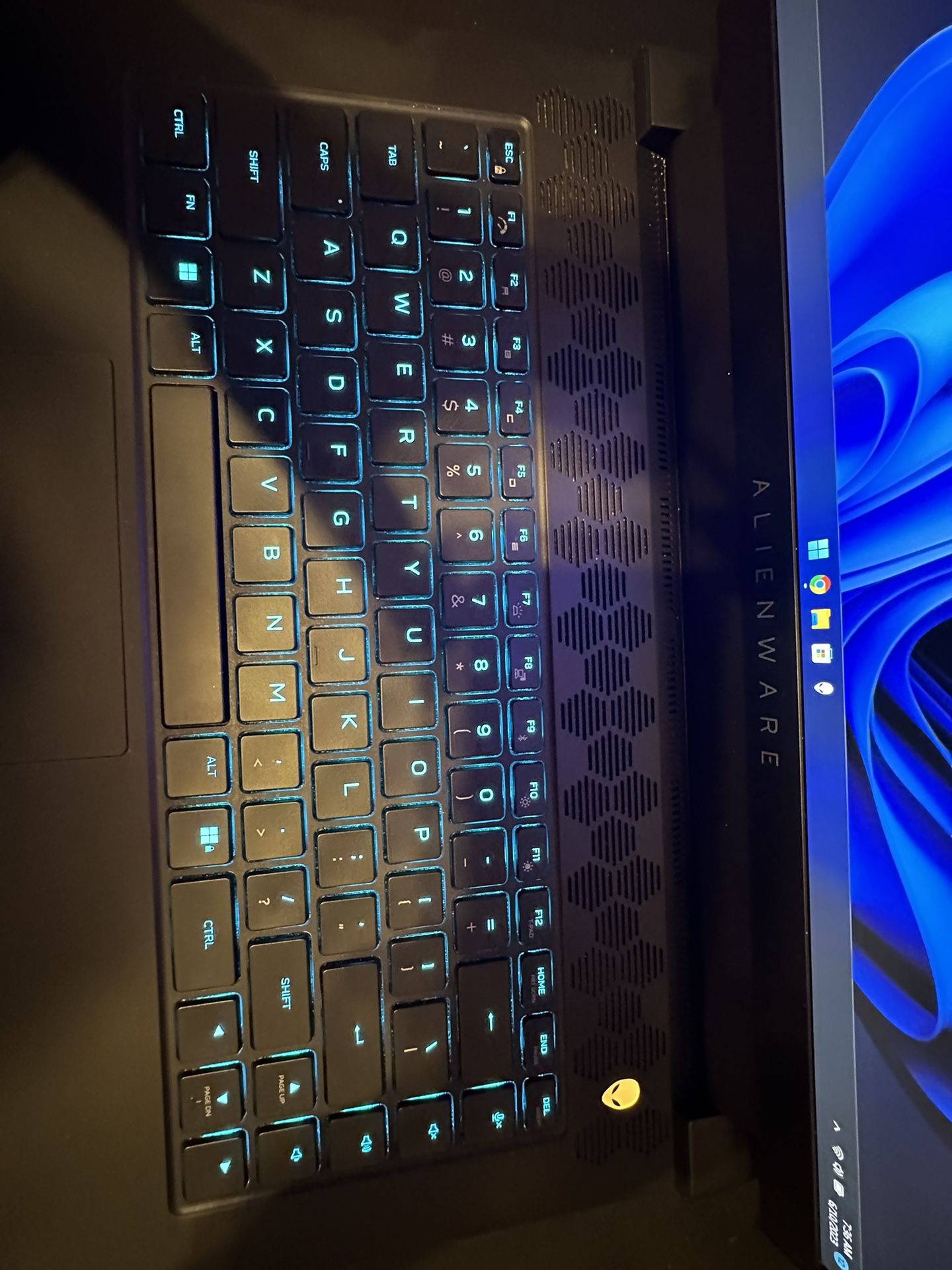 Alienware M15 R7 - CherryMX Keyboard Model for Sale in Chicago, IL ...