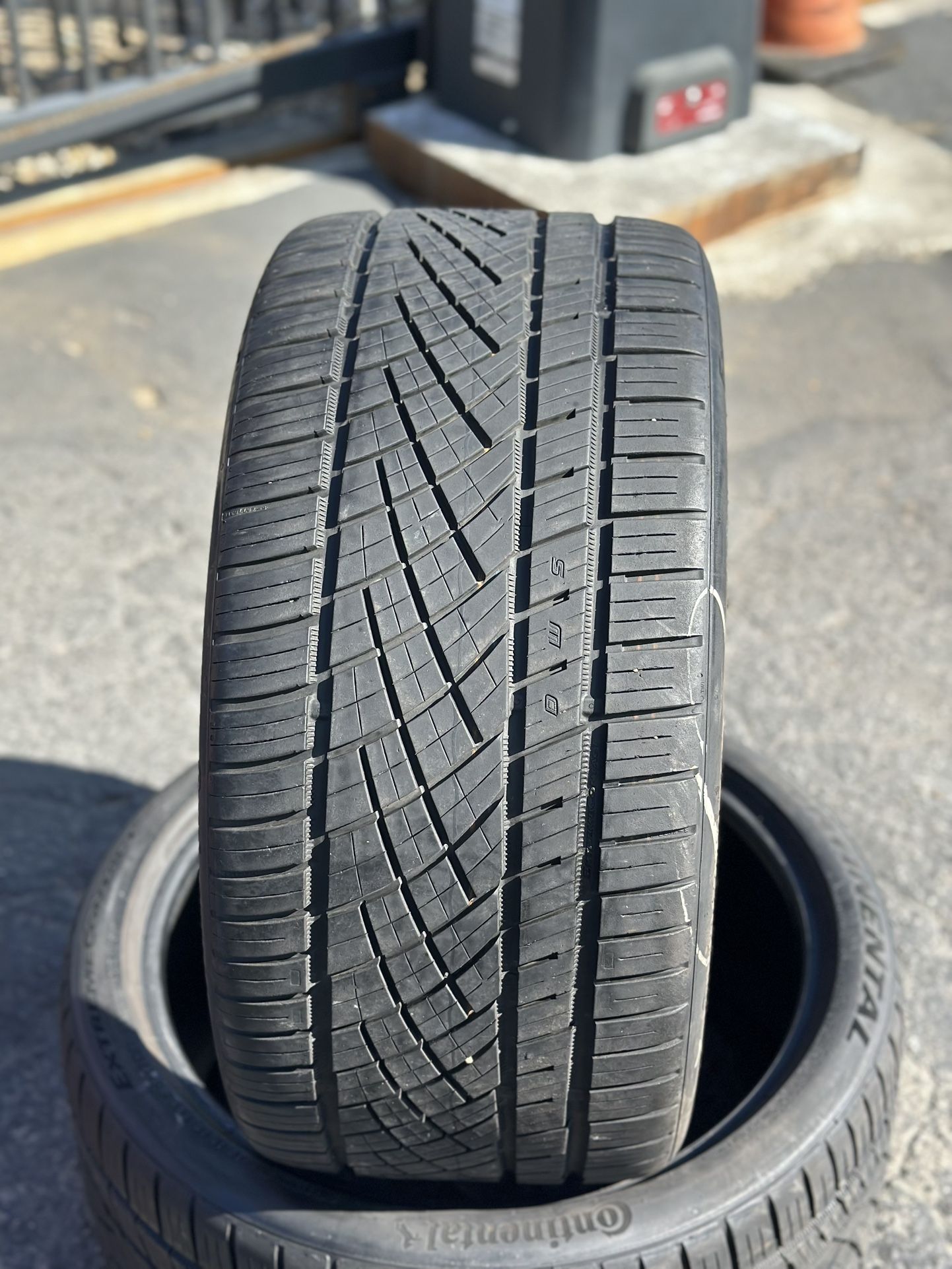 PAIR OF TIRES 285 30 20 CONTINENTAL 85% LIFE for Sale in San Bernardino ...