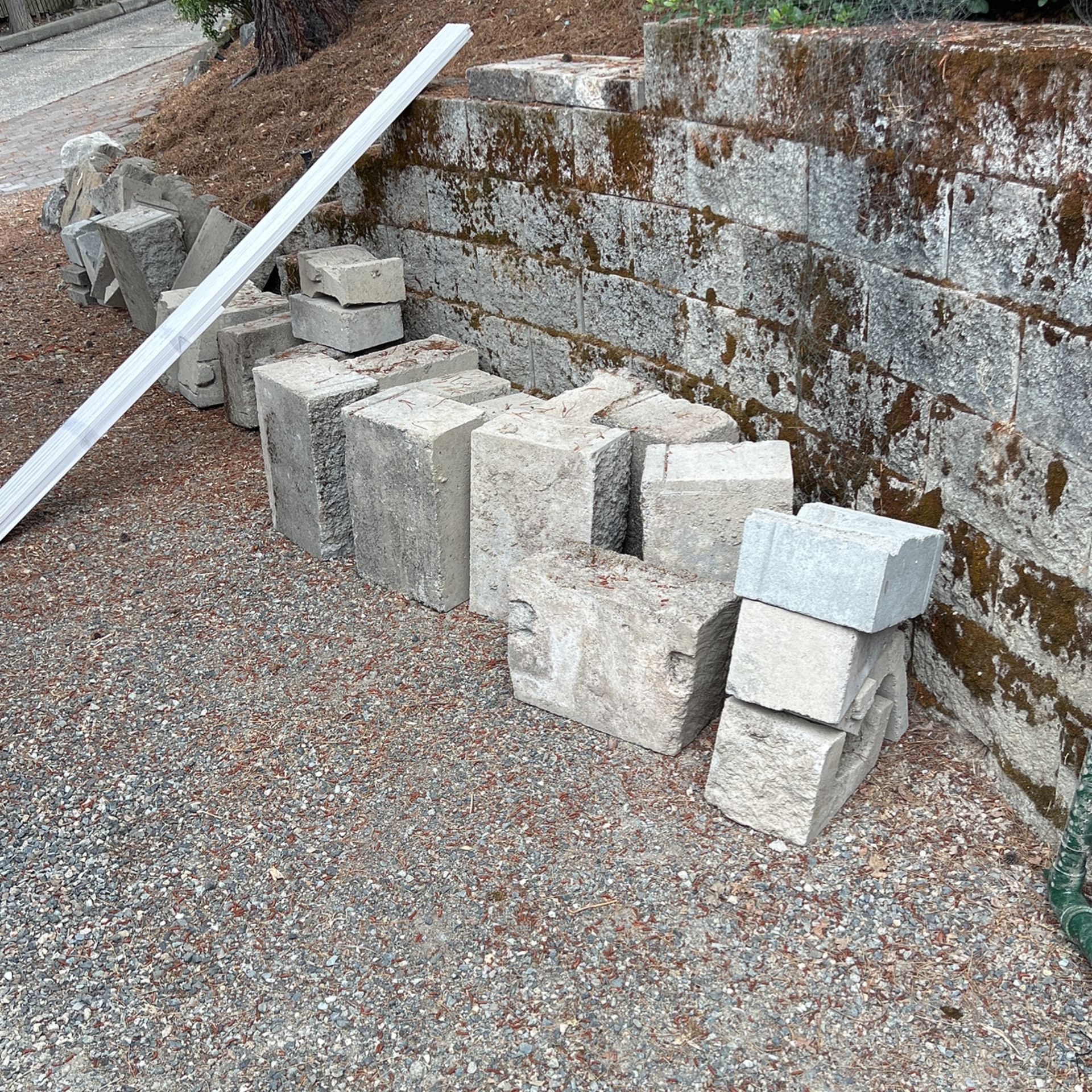 Free Retaining Wall Blocks for Sale in Mercer Island, WA - OfferUp